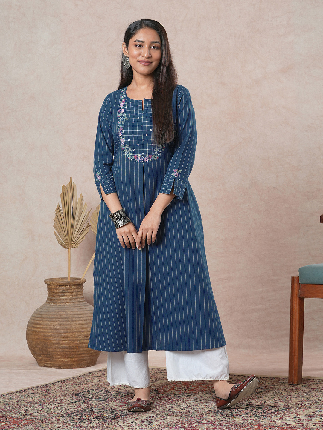 Buy KAMI KUBI Floral Yoke Design V Neck Thread Work Straight Kurta ...