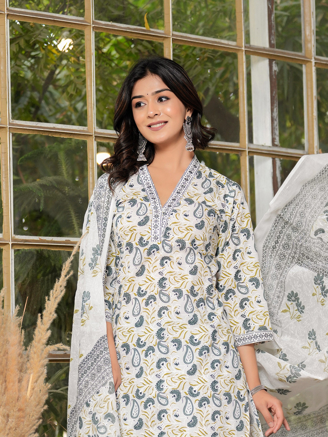 Buy DORIYA Women Ethnic Motifs Printed Regular Kurta With Trousers ...