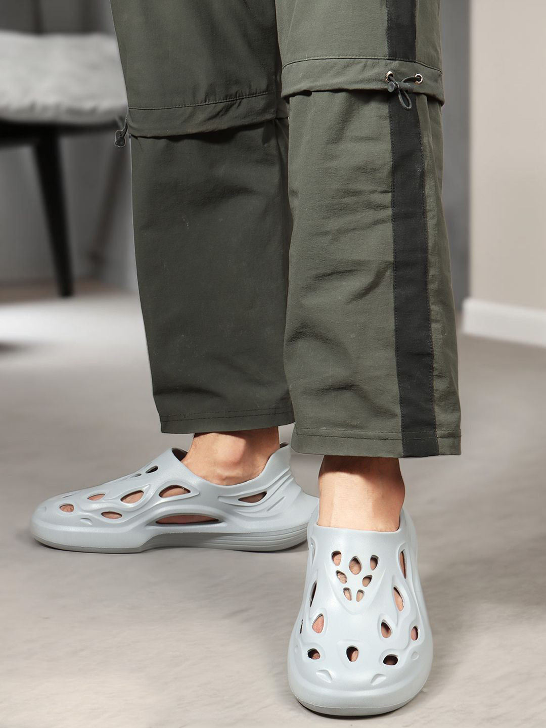 Buy Carlton London Men Rubber Clogs - Flip Flops for Men 30816820 | Myntra