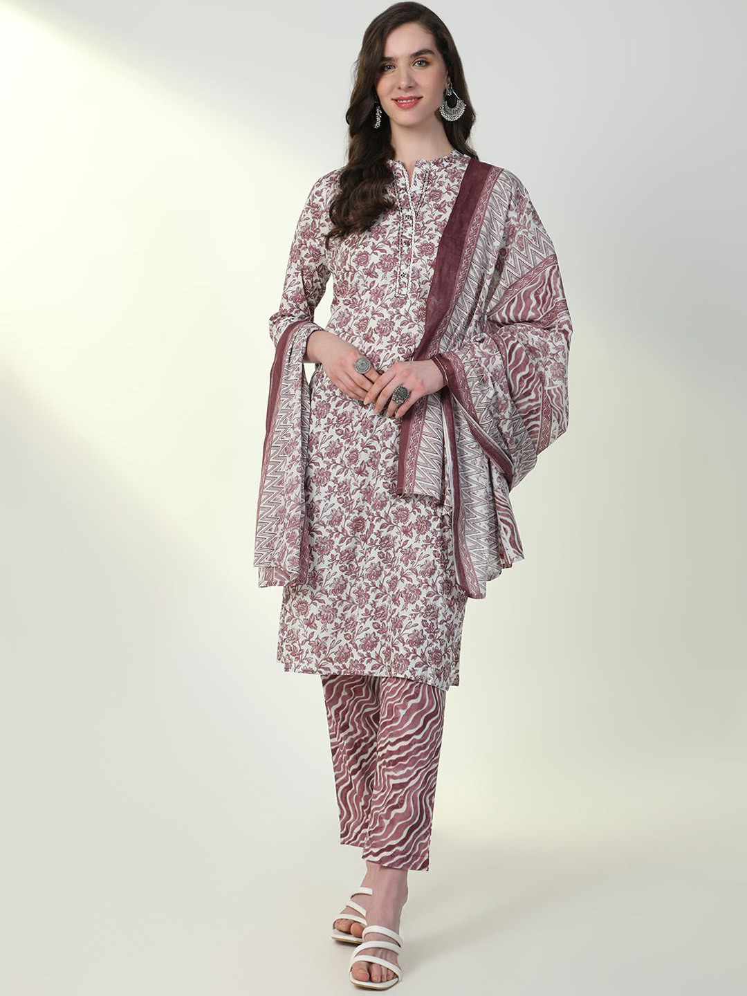 Buy SHOWOFF Floral Printed Mandarin Collar Straight Kurta With Trousers ...