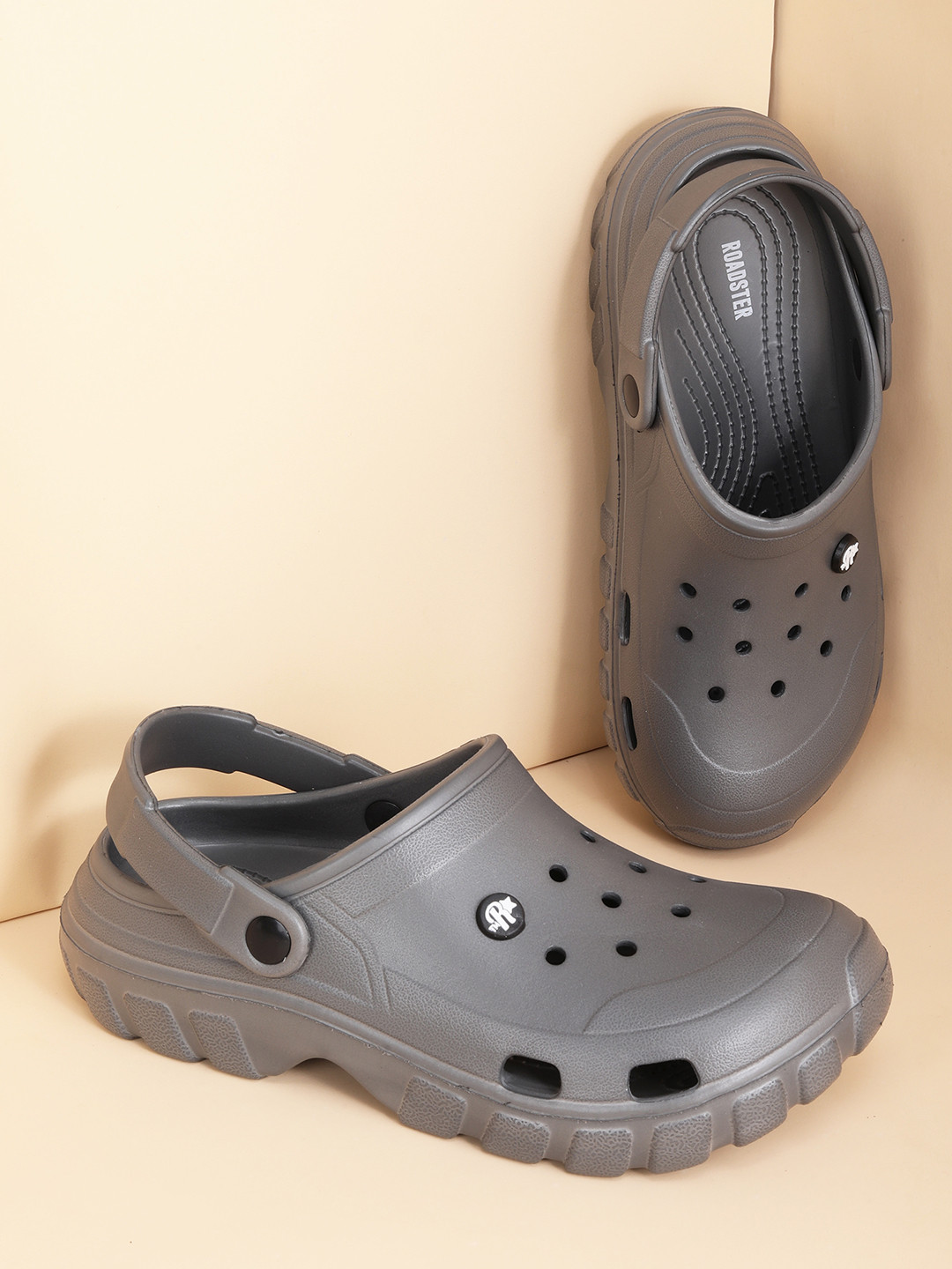 Buy The Roadster Lifestyle Co Men WaveTread Modern Clogs - Flip Flops ...