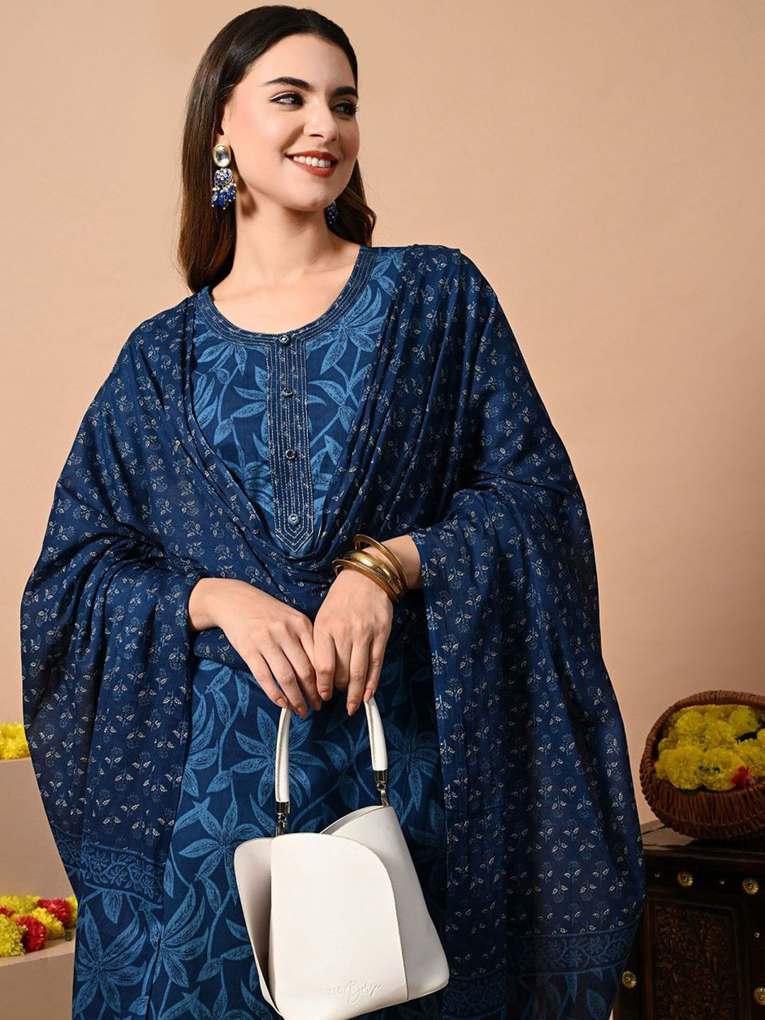 Buy DHROOV TARA Women Floral Printed Regular Thread Work Kurta With Harem Pants & With Dupatta ...