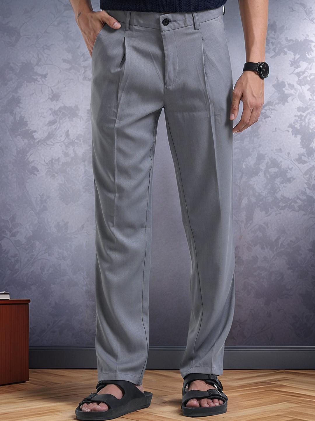 Buy NEVER NEUD Men Relaxed Straight Fit Bon Voyage Pleated Trousers ...