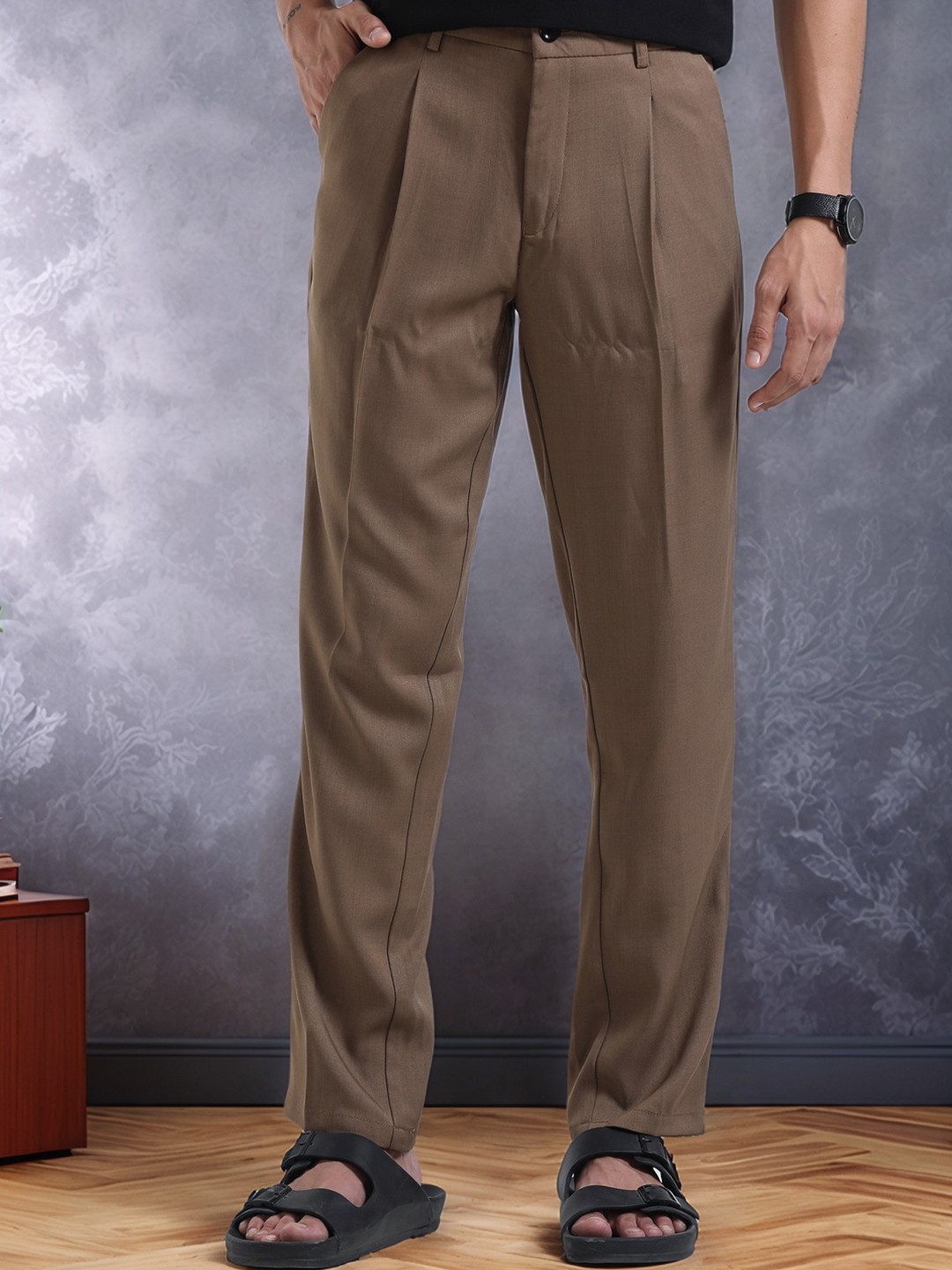 Buy NEVER NEUD Men Relaxed Straight Fit Bon Voyage Pleated Trousers ...