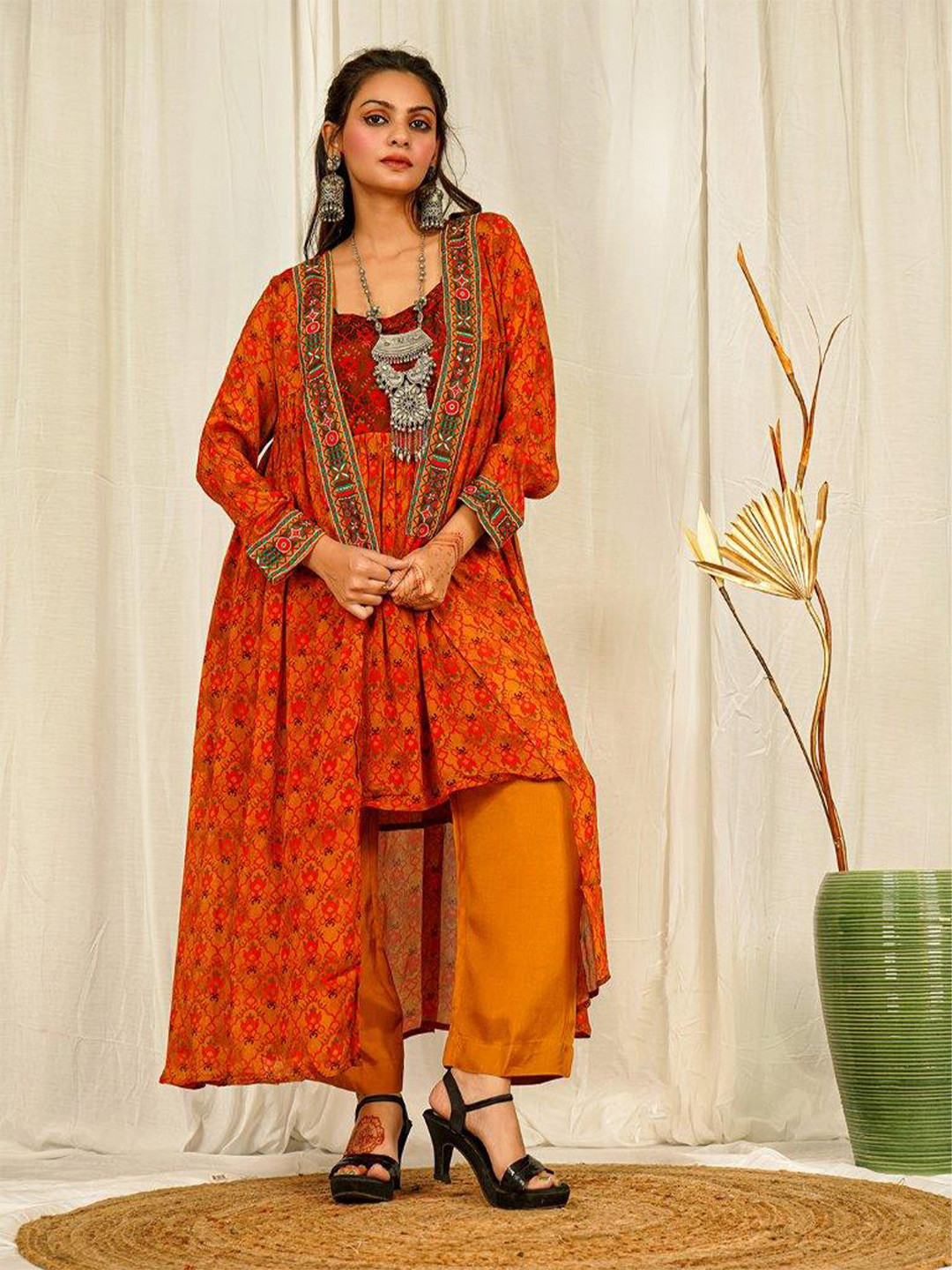 Buy EARTH O FAB Floral Printed Round Neck Chinon Tunic With Trouser ...