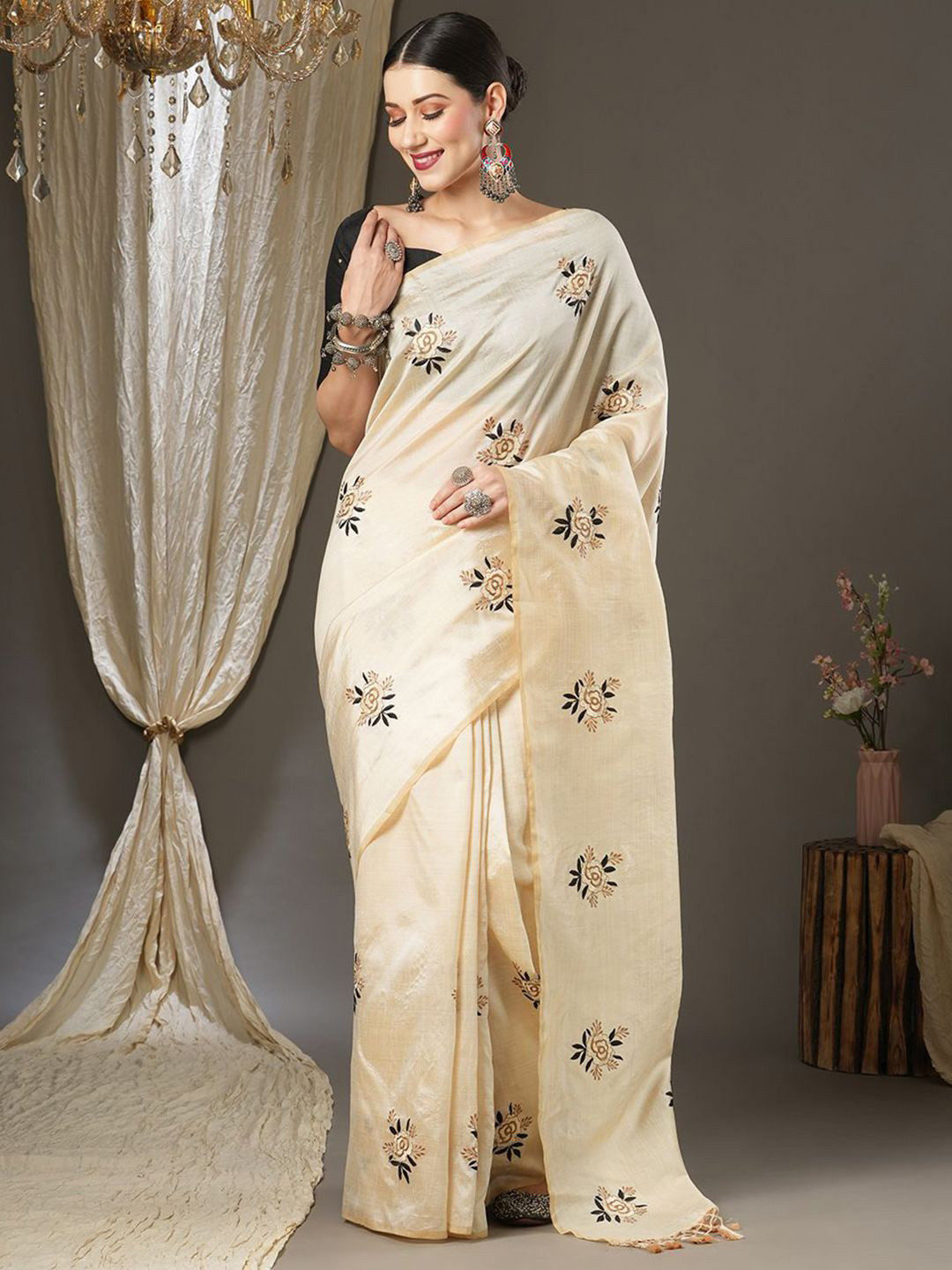 Buy Peachmode Floral Embroidered Saree - Sarees for Women 31975043 | Myntra
