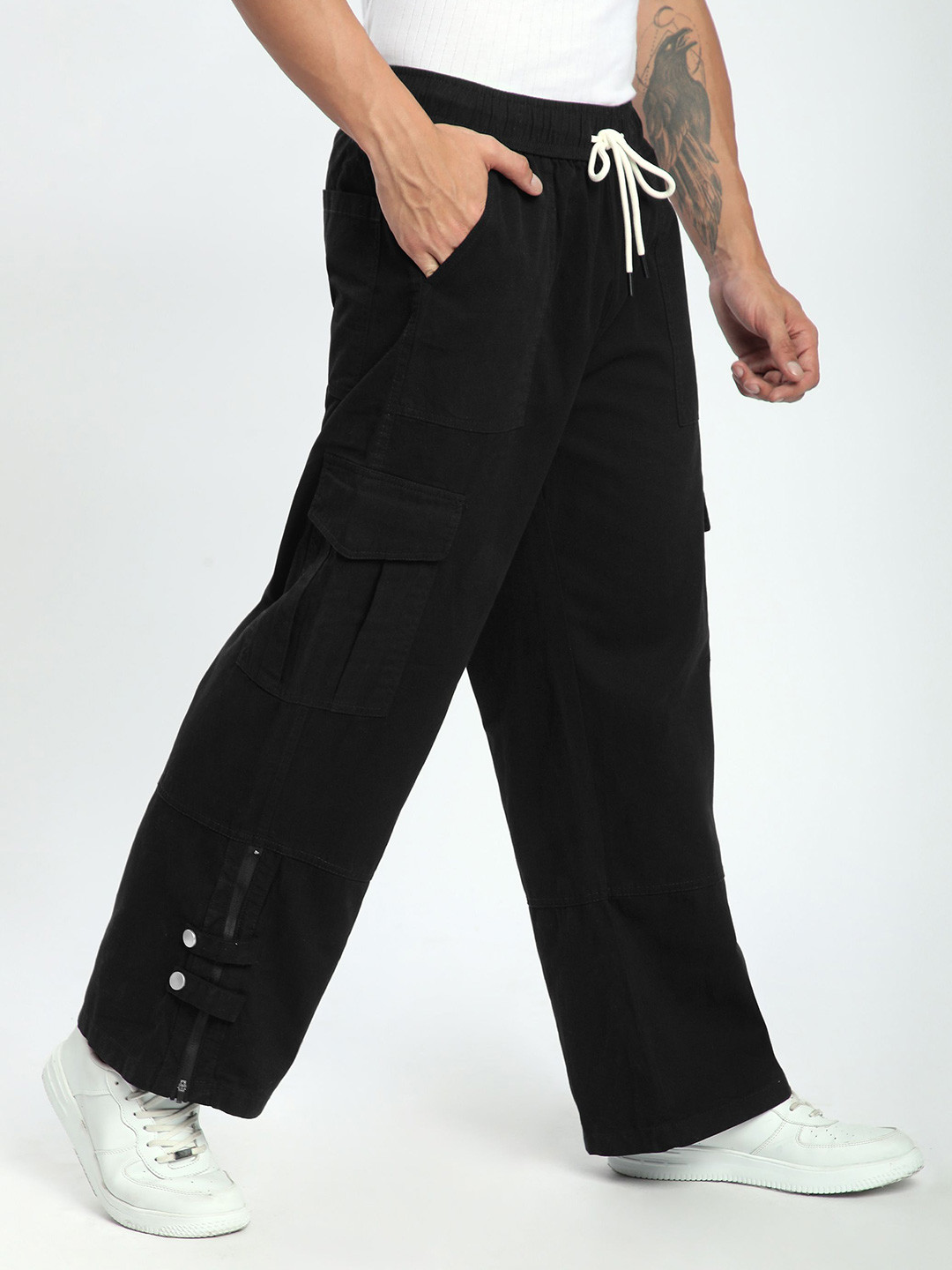 Buy Beyoung Men Zippered Cargo Pants - Trousers for Men 31994445 | Myntra