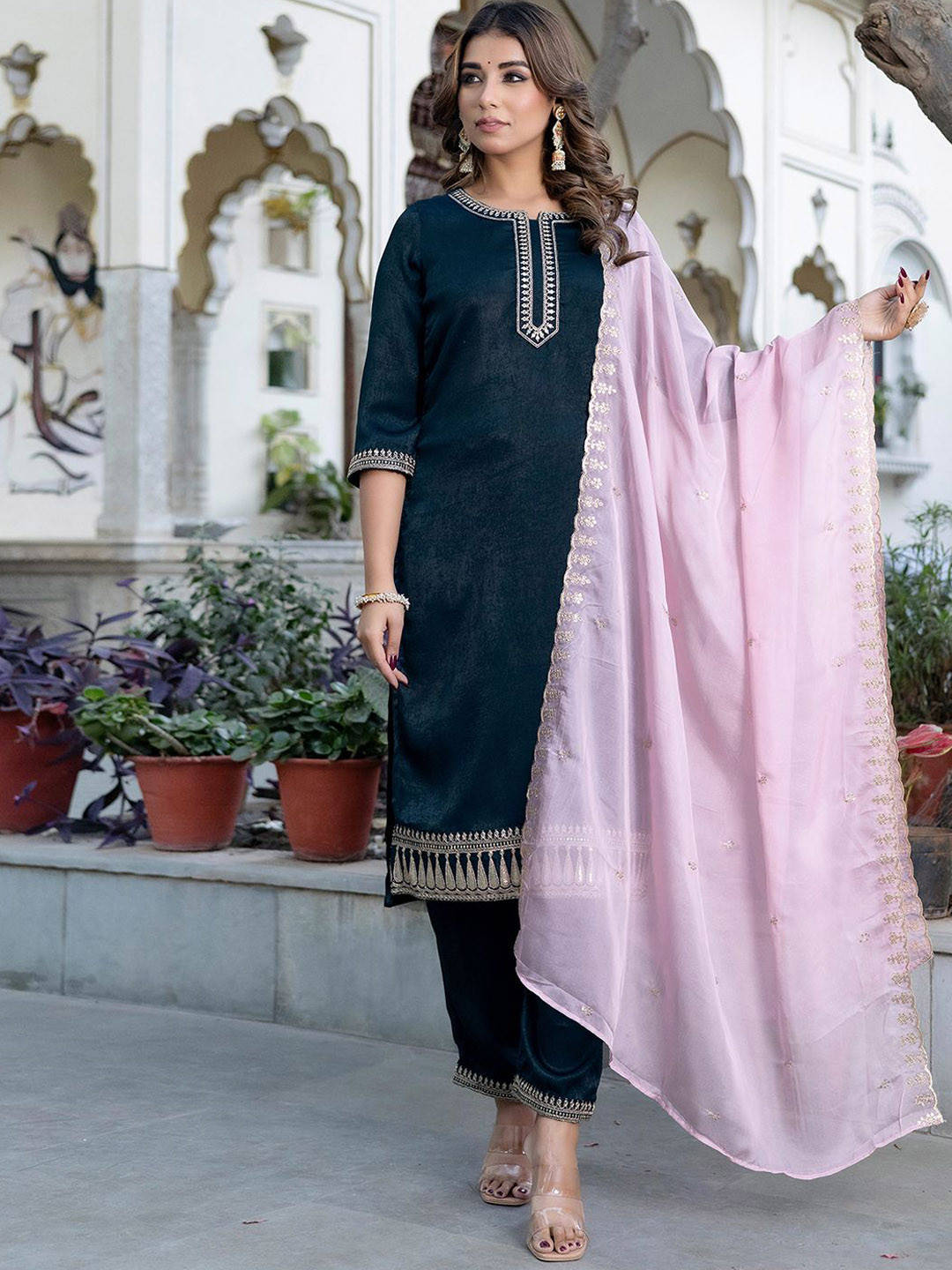 Buy SKYLEE Ethnic Motifs Embroidered Sequinned Velvet Kurta With ...