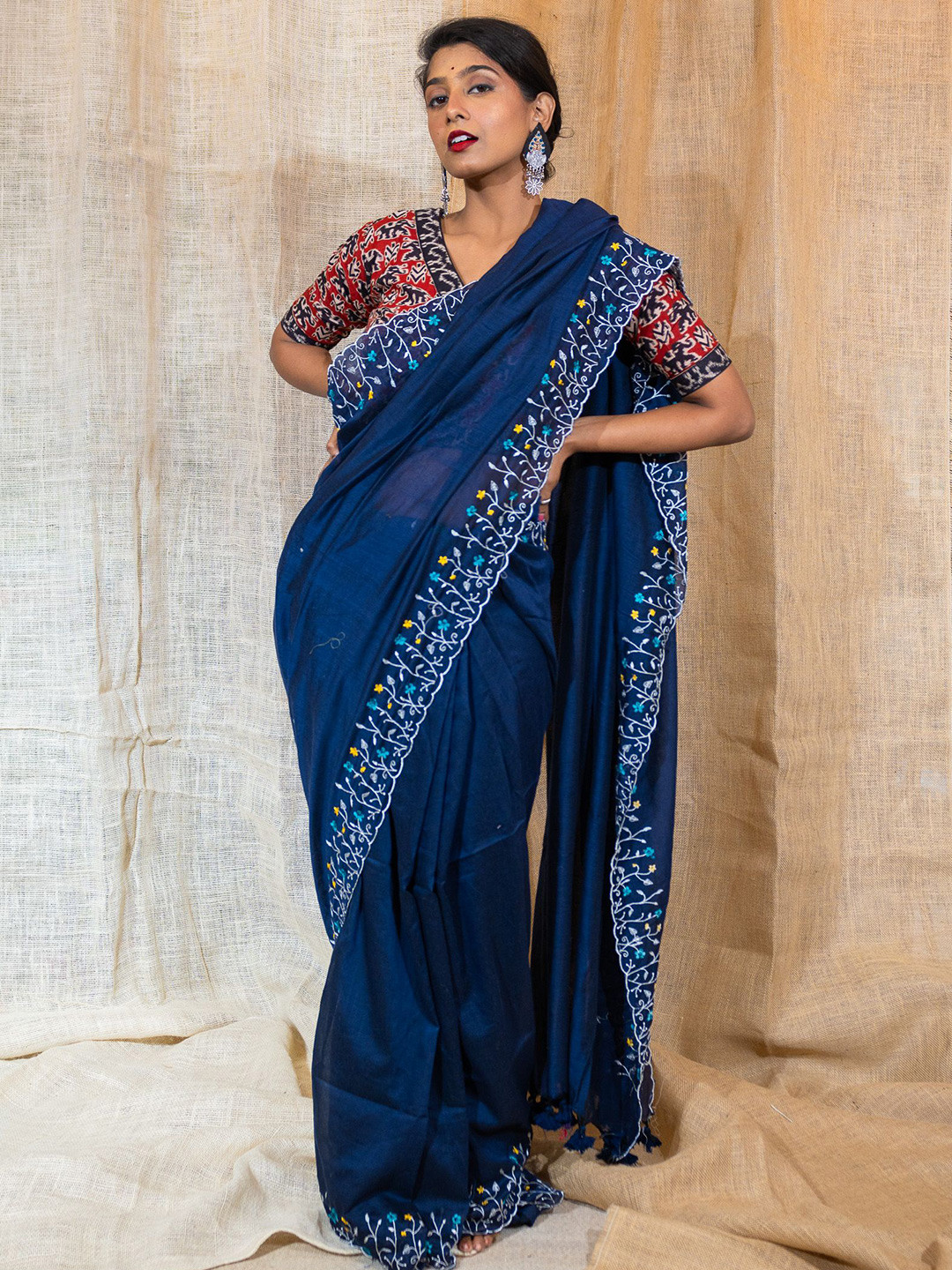 Buy Uttariya Embroidered Saree - Sarees for Women 32006189 | Myntra