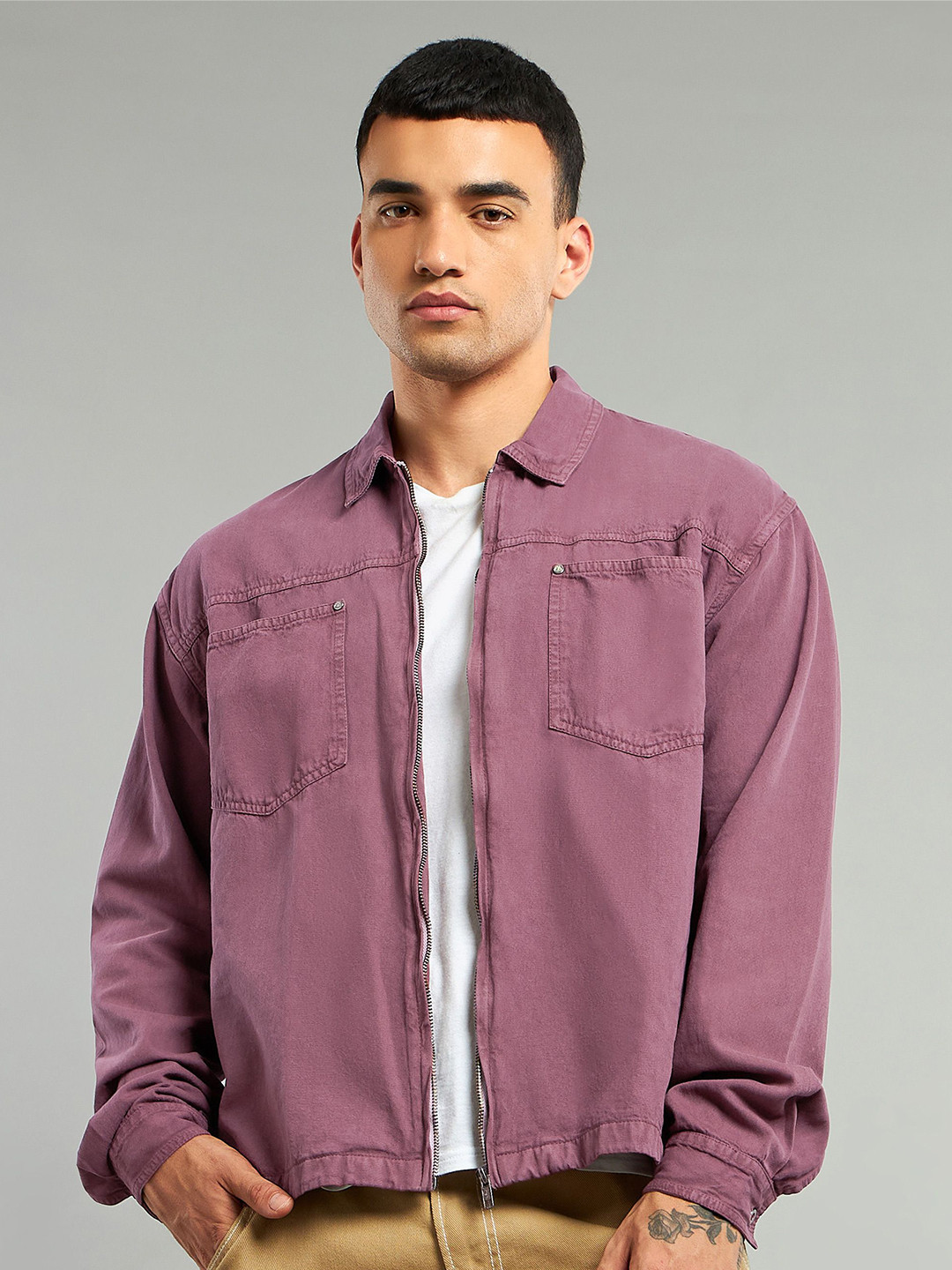 Buy Beyoung Relaxed Fit Pocket Detailing Cotton Overdyed Zipper Shacket ...