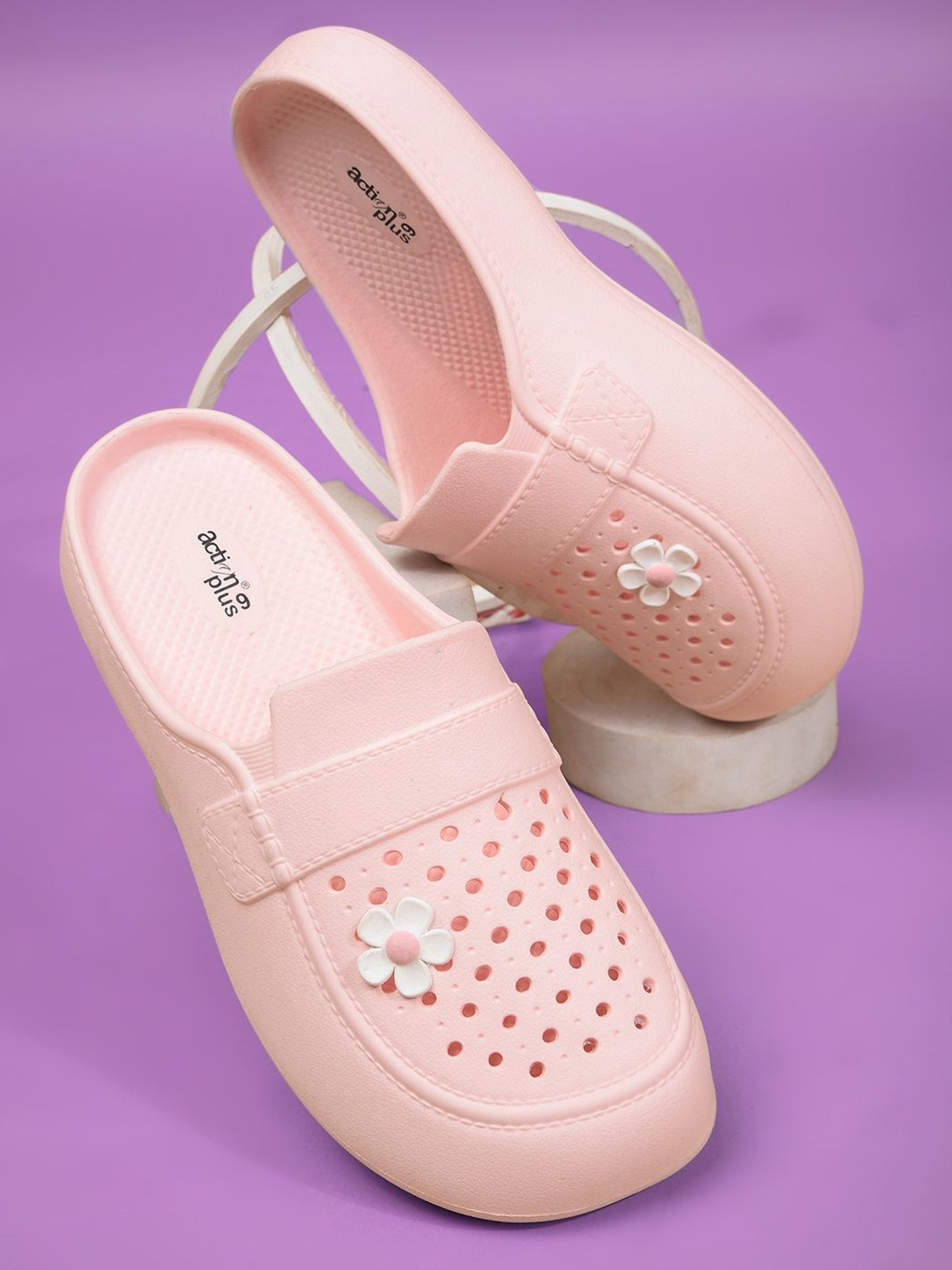 Buy Action Women Self Design Clogs - Flip Flops for Women 32040290 | Myntra