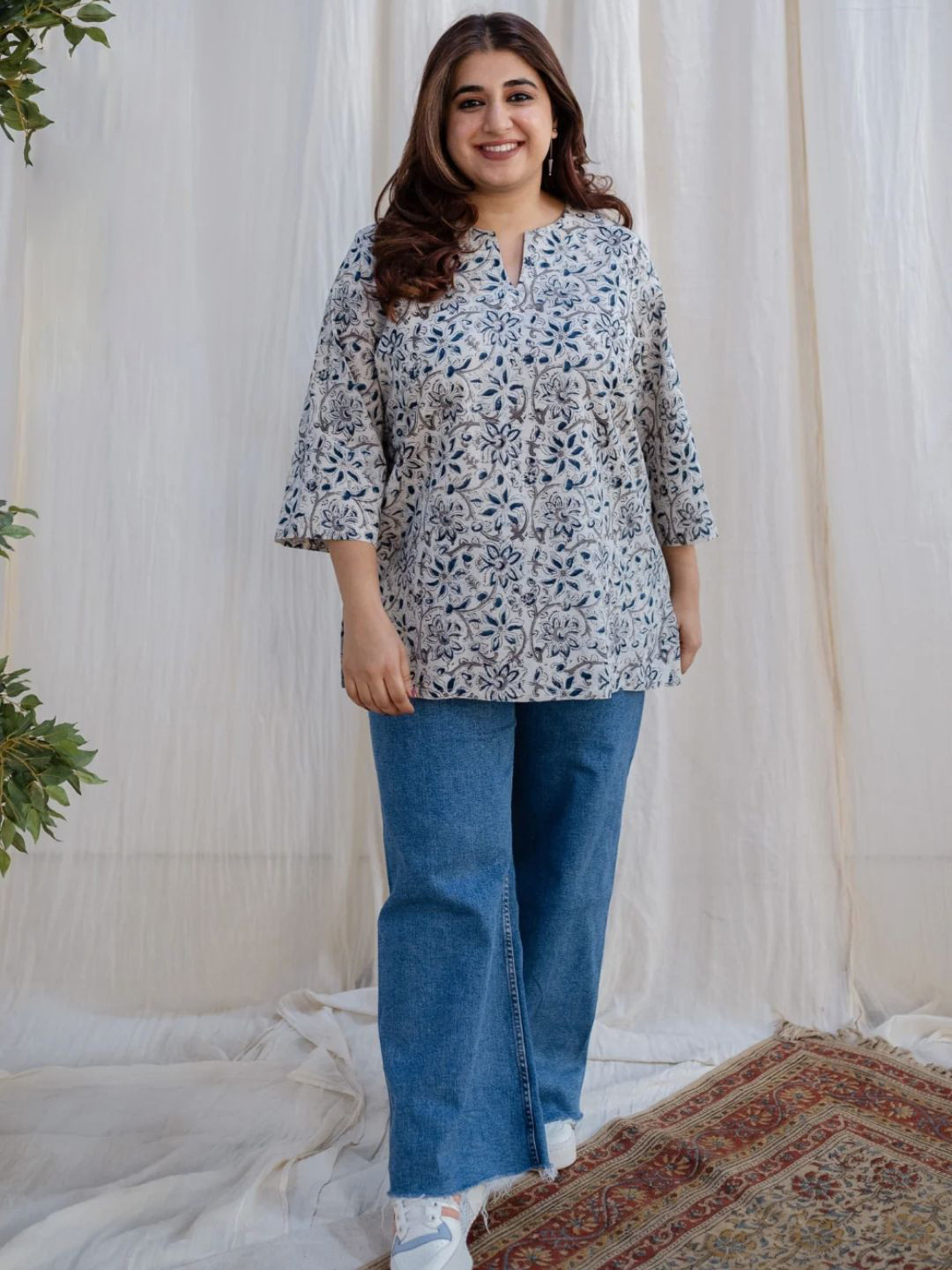 Buy THE INDIAN ETHNIC CO Off White Straight Kalamkari Cotton Short Top ...