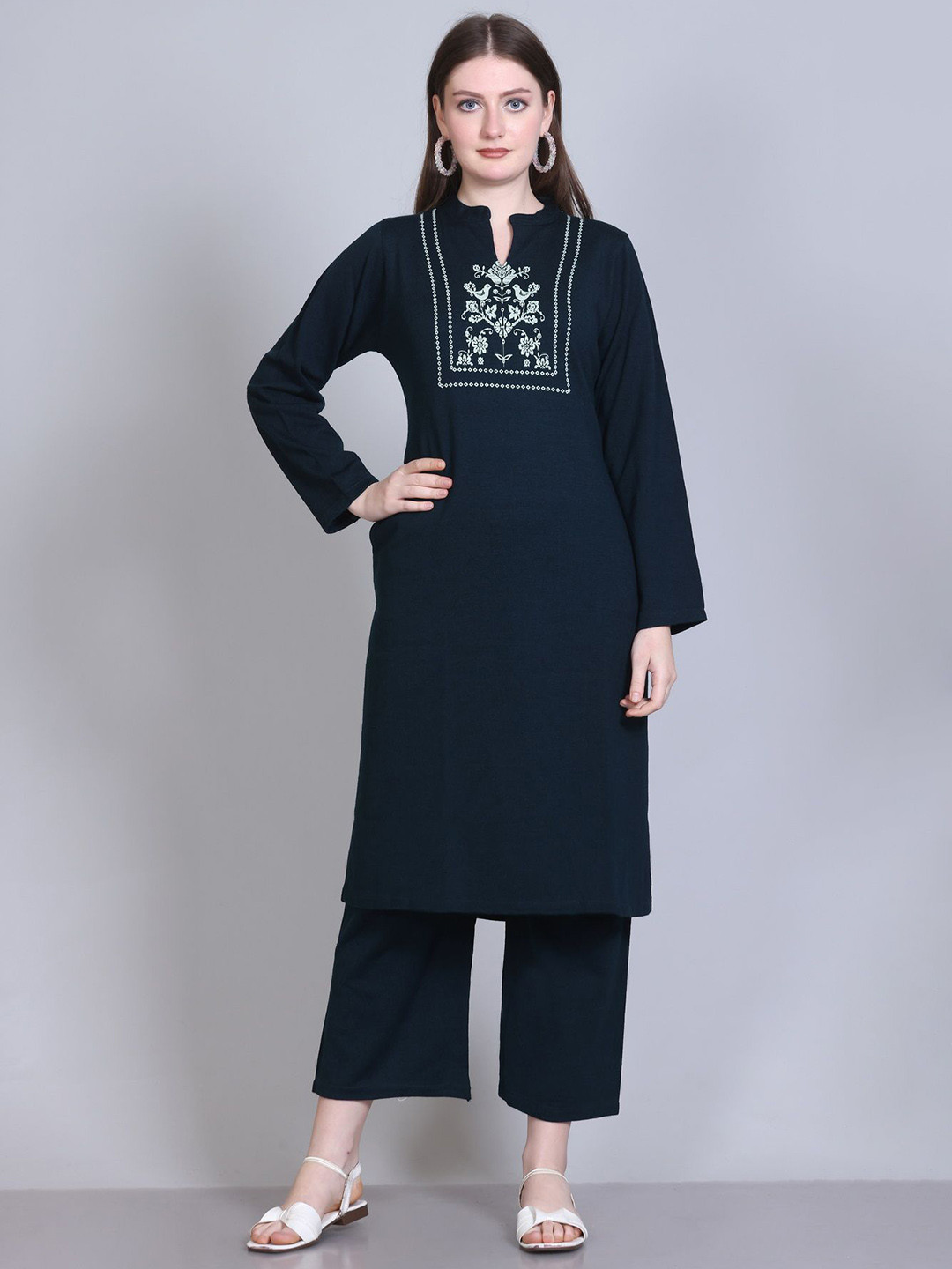 Buy MONTREX Ethnic Motifs Printed Mandarin Collar Straight Kurta With ...