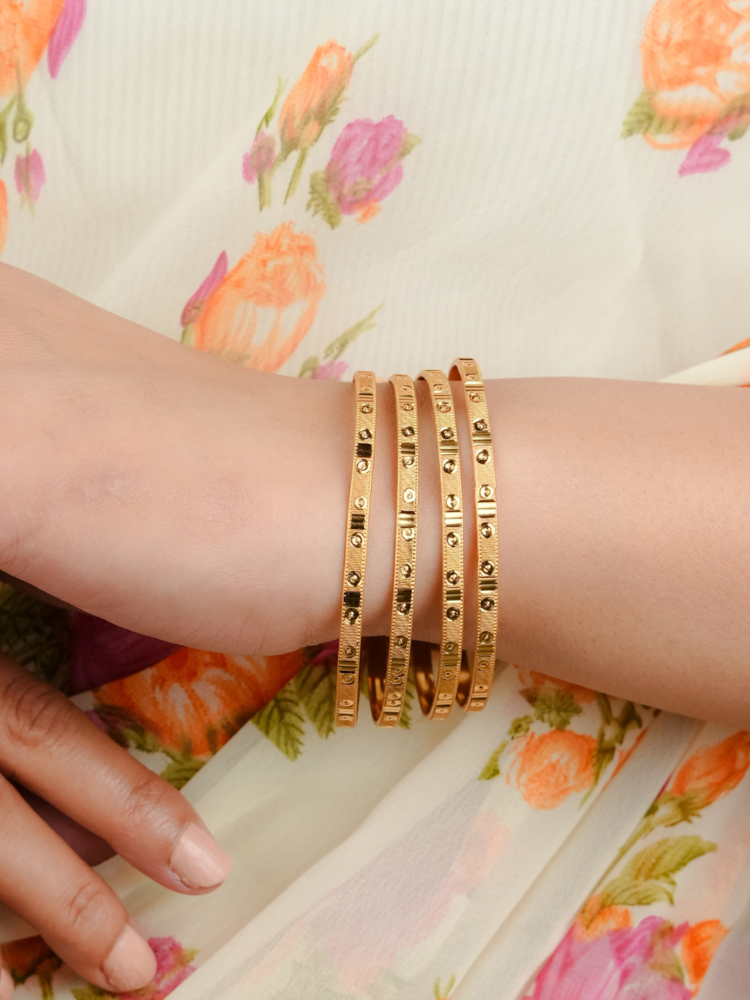 Buy Zeraki Jewels Sana Set Of 4 Gold Plated Bangles - Bangle for Women ...