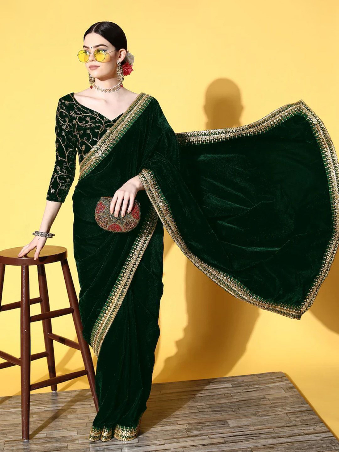 Buy Rujave Embroidered Velvet Saree - Sarees for Women 32115808 | Myntra