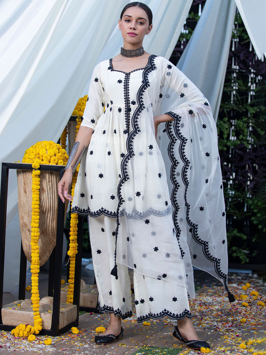 Buy SEW Floral Embroidered Thread Work Pure Cotton Anarkali Kurti With ...