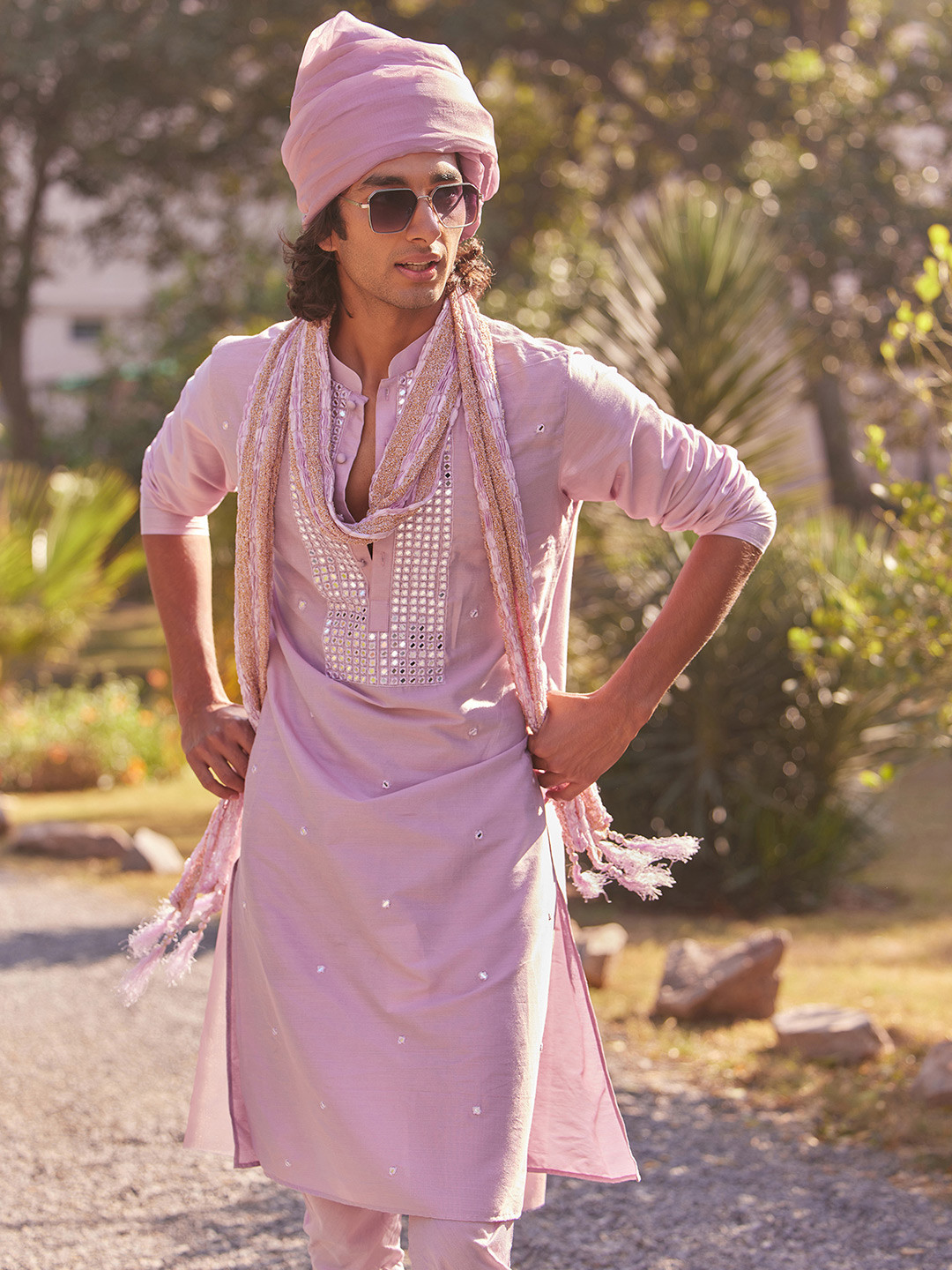 Buy KISAH Geometric Embroidered Mirror Work Straight Kurta With ...