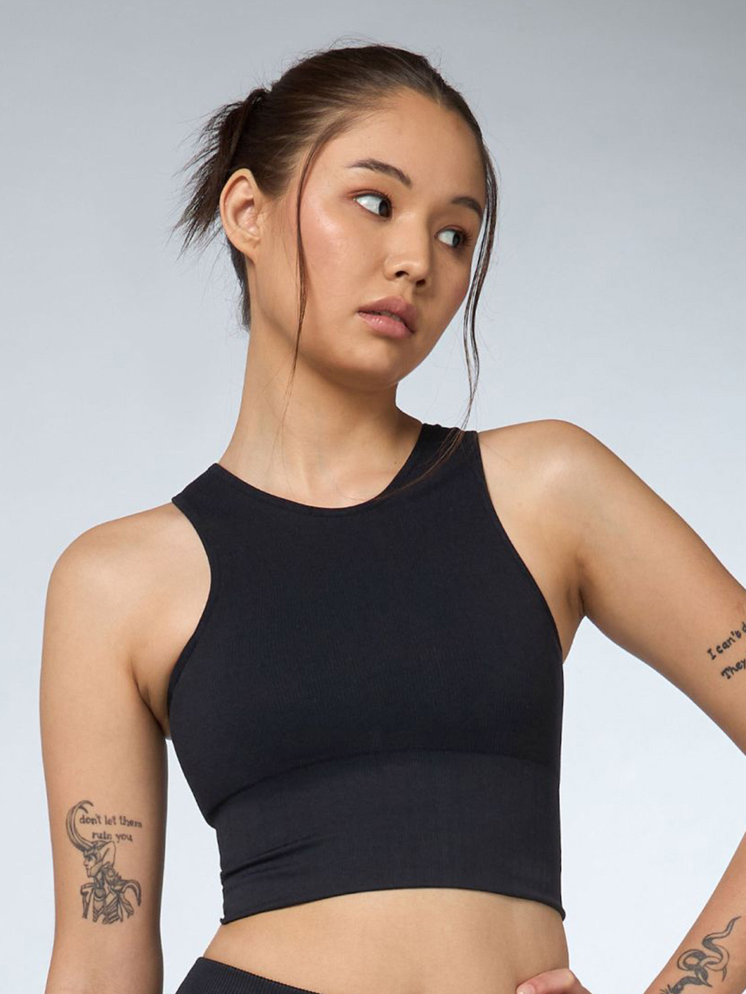 Buy CULT Women Black Versatile Cropped Top Seamless Medium Support Bra ...