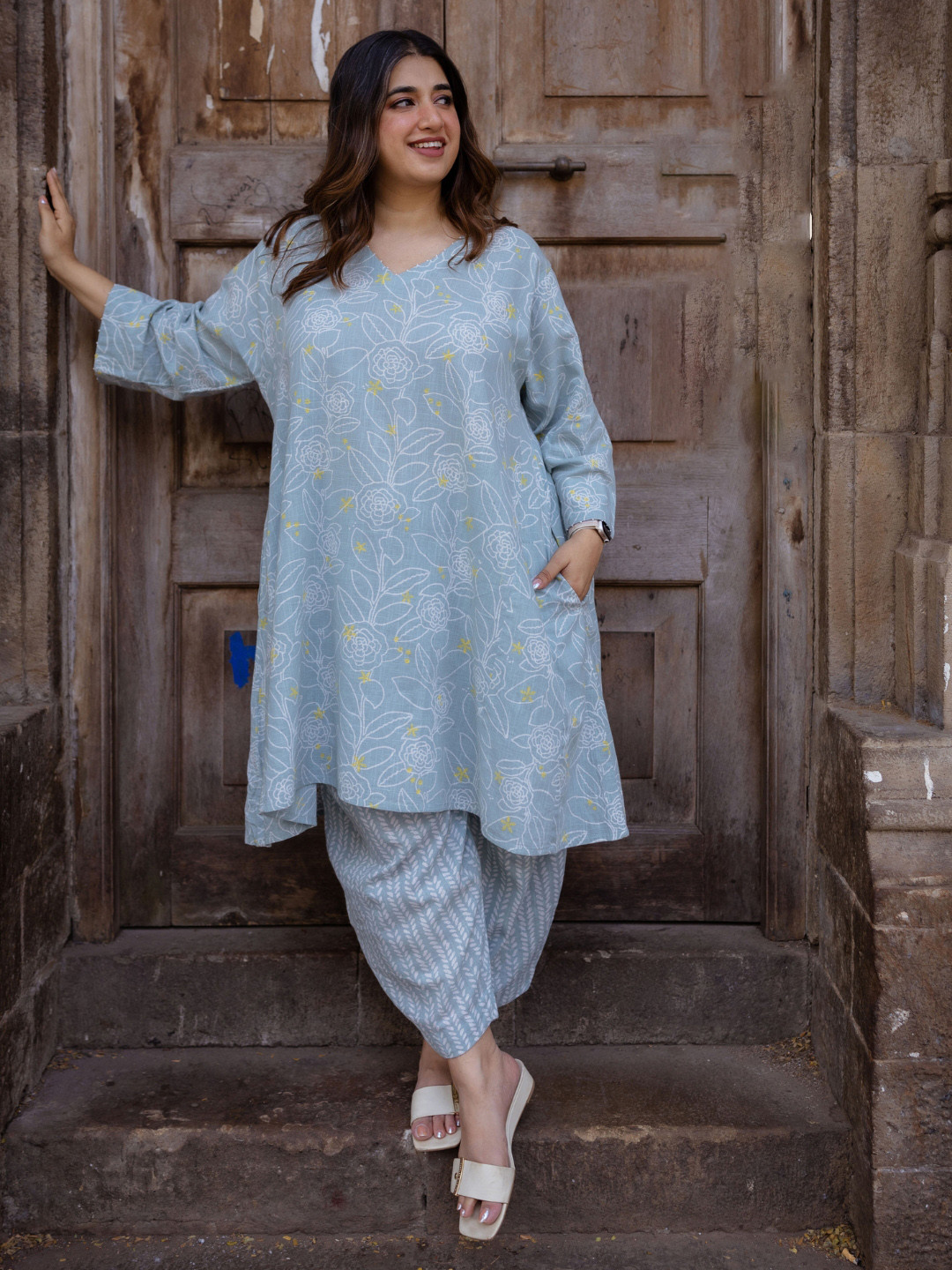 Buy THE INDIAN ETHNIC CO Floral Printed Cotton Thread Work V Neck A ...