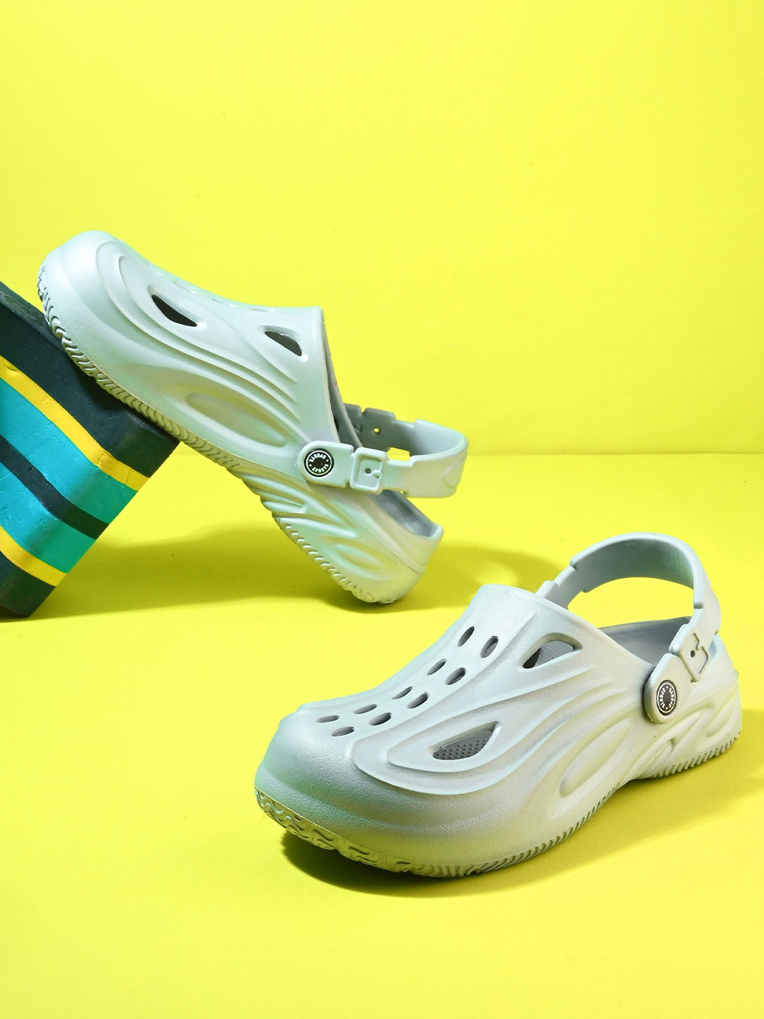 Buy HRX By Hrithik Roshan Men Casual Clogs - Flip Flops for Men ...