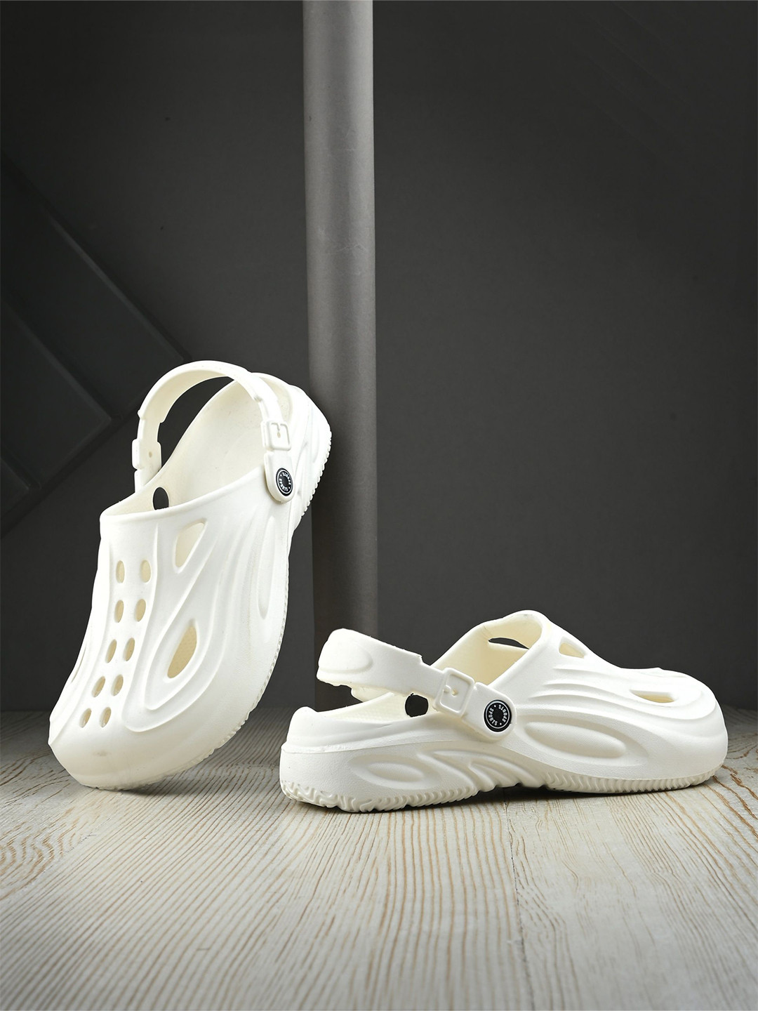 Buy HRX By Hrithik Roshan Men Clogs - Flip Flops for Men 33529013 | Myntra