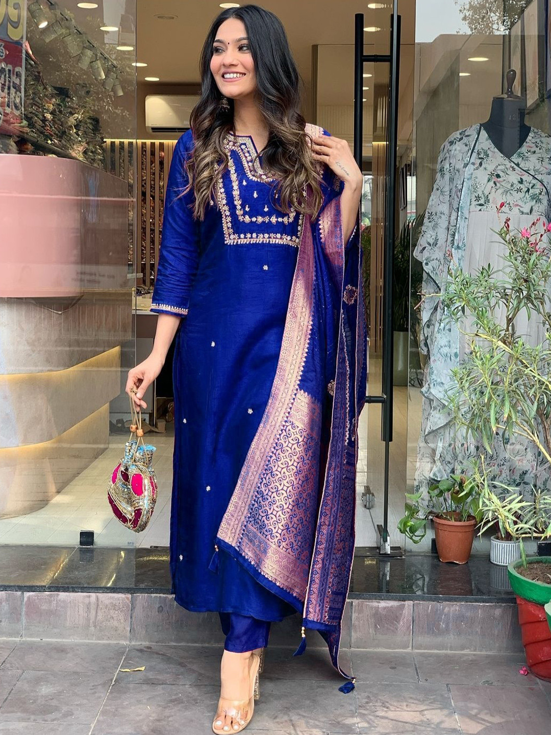 Buy GUNVANTI FAB Floral Embroidered Sequinned Pure Cotton Kurta With ...