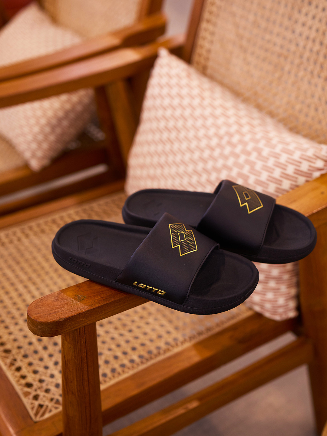 Buy Lotto Women Enduro Plus Slides - Flip Flops for Women 33846140 | Myntra