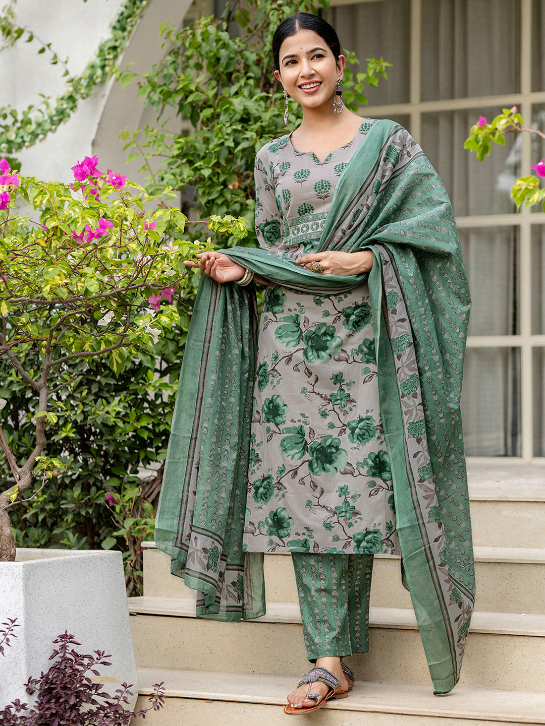 Buy SKYLEE Women Floral Printed Kurta With Trousers & Dupatta - Kurta ...