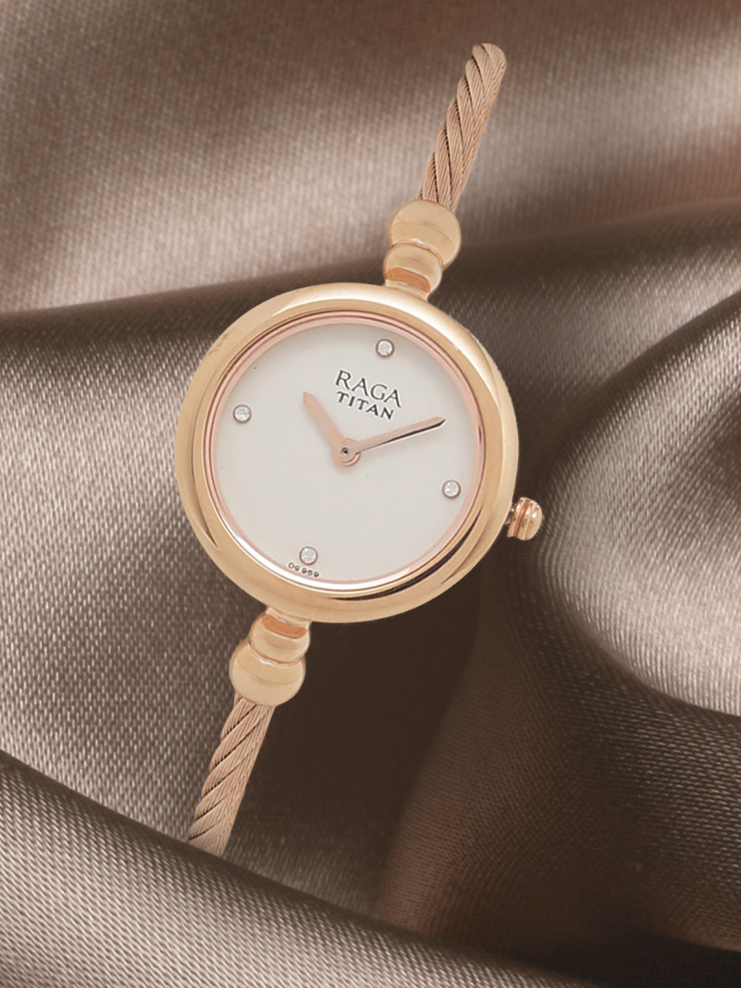 Buy Titan Women Silver Toned Analogue Watch 2586WM01 - Watches for ...