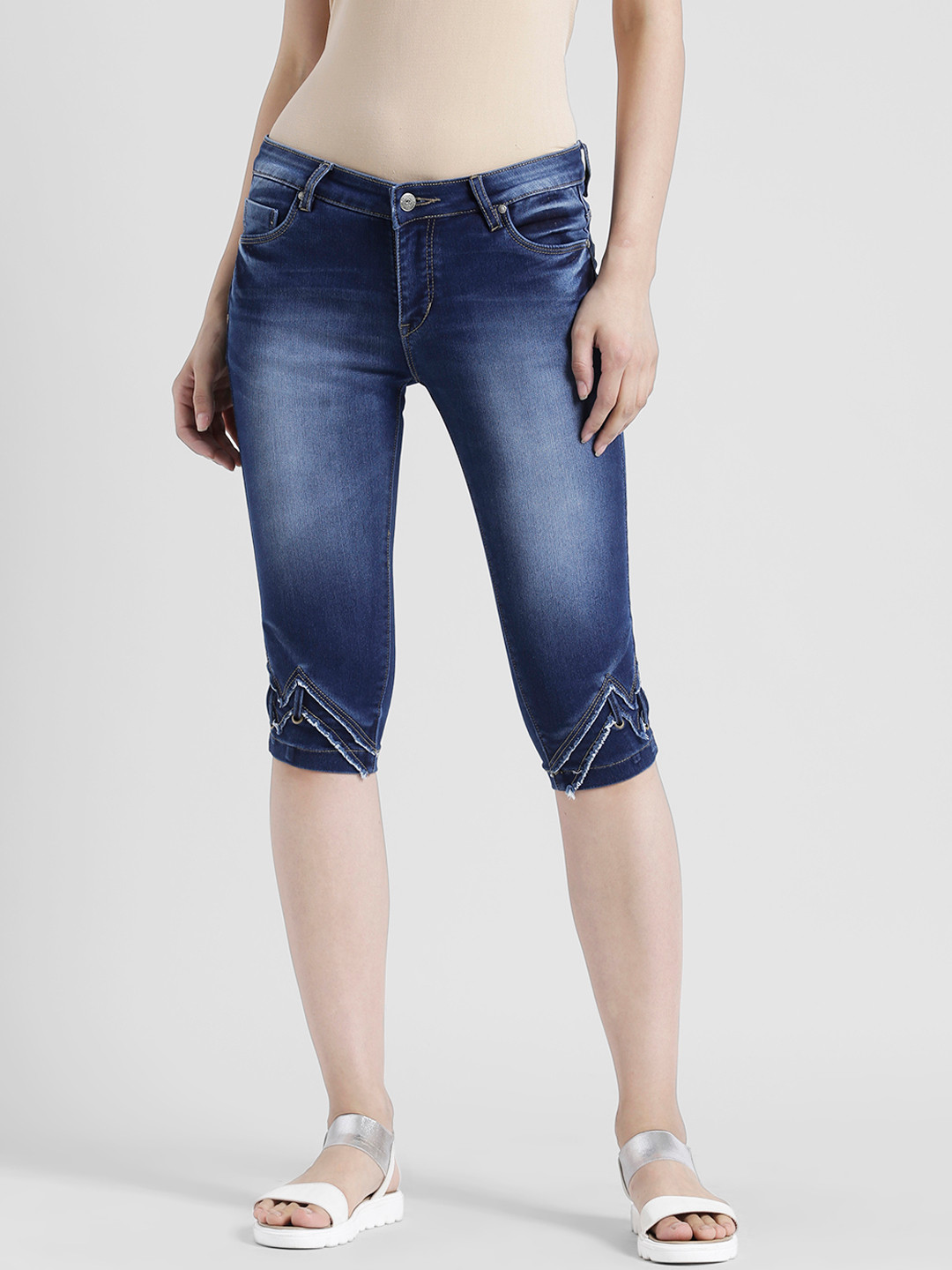 Buy Devis Blue Washed Denim Capris - Capris for Women 5126724 | Myntra