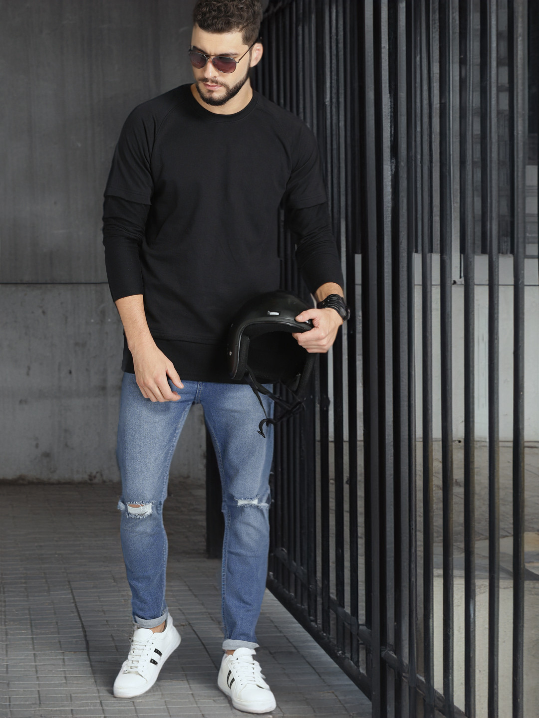 Buy Roadster The Lifestyle Co. Men Skinny Fit Mildly Distressed Light ...