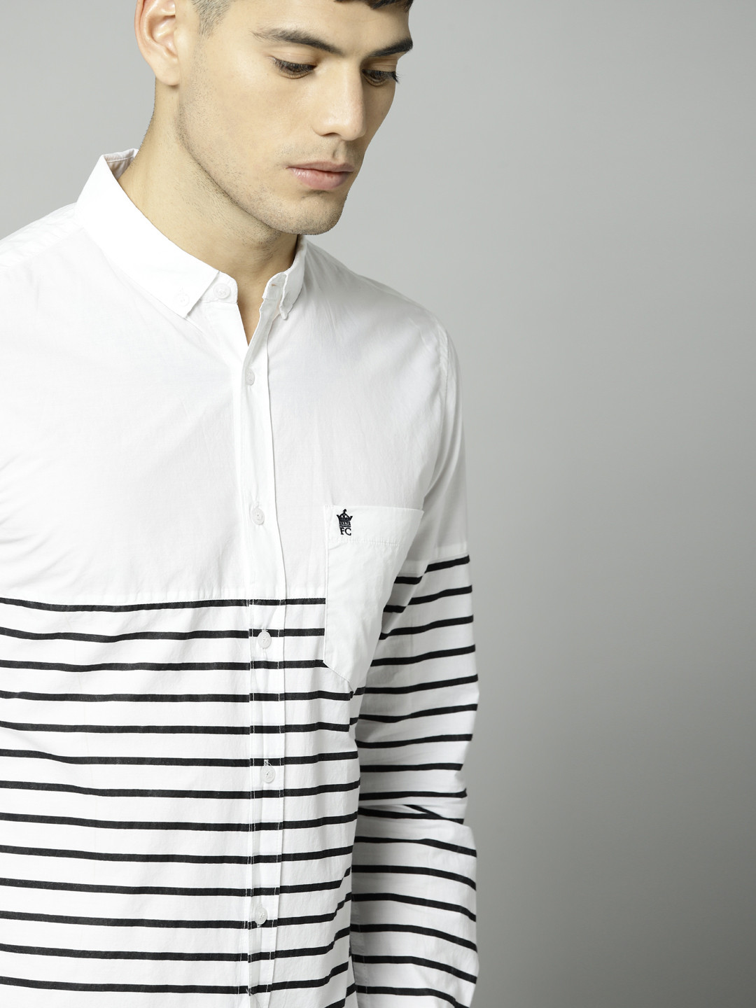 Buy French Connection Men White & Black Slim Fit Striped Casual Shirt ...