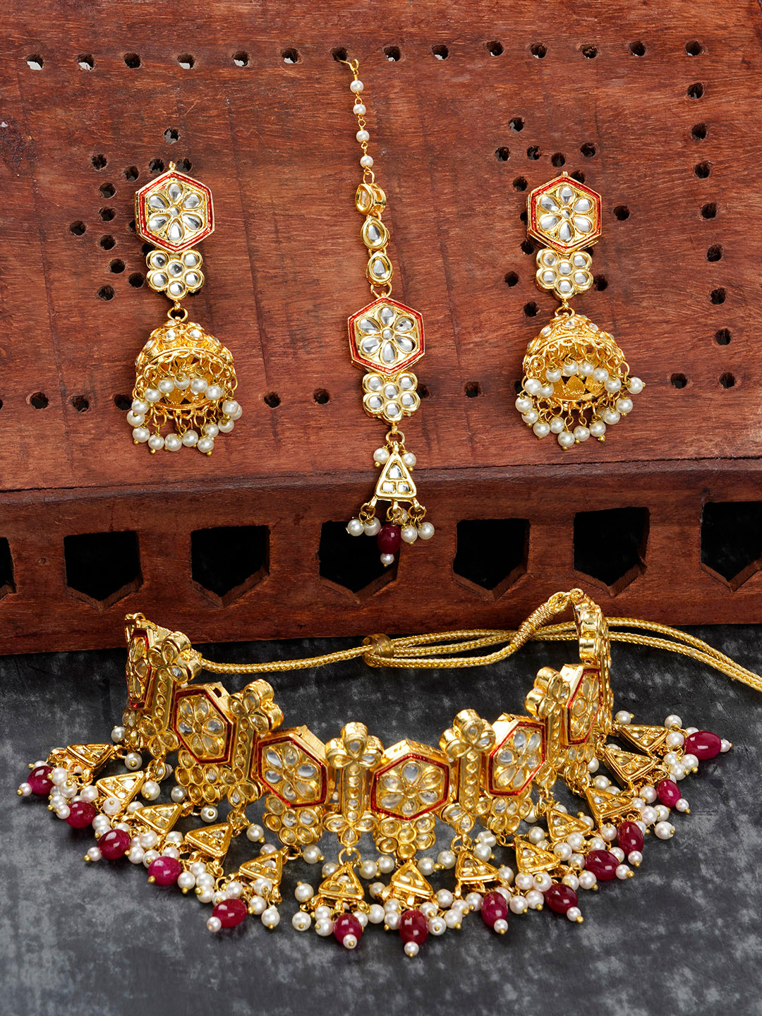 Buy FIROZA Gold Toned & Red Kundan Studded Vilandi Jewellery Set ...