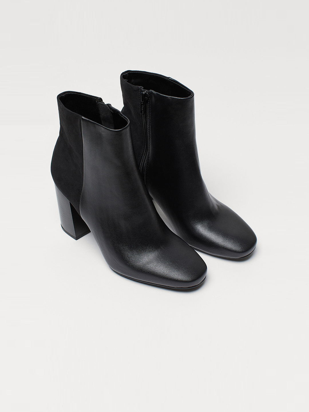 Buy H&M Women Block Heeled Ankle Boots - Boots for Women 10483126 | Myntra