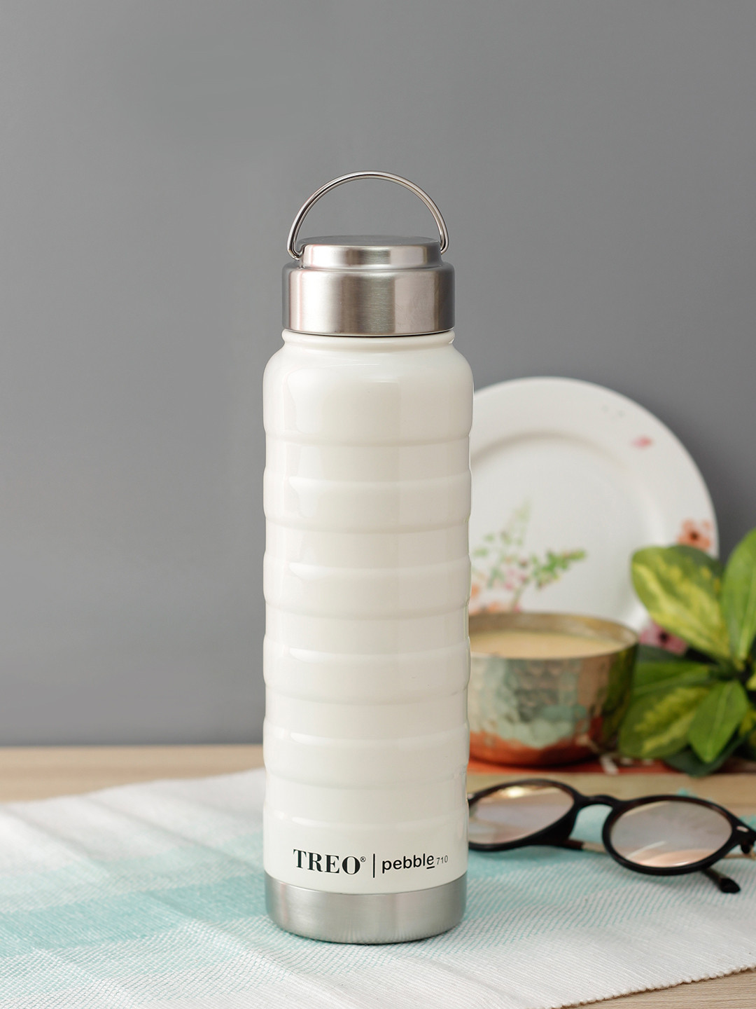 Buy Treo Unisex White & Silver Toned Pebble Thermosteel Hot & Cold ...