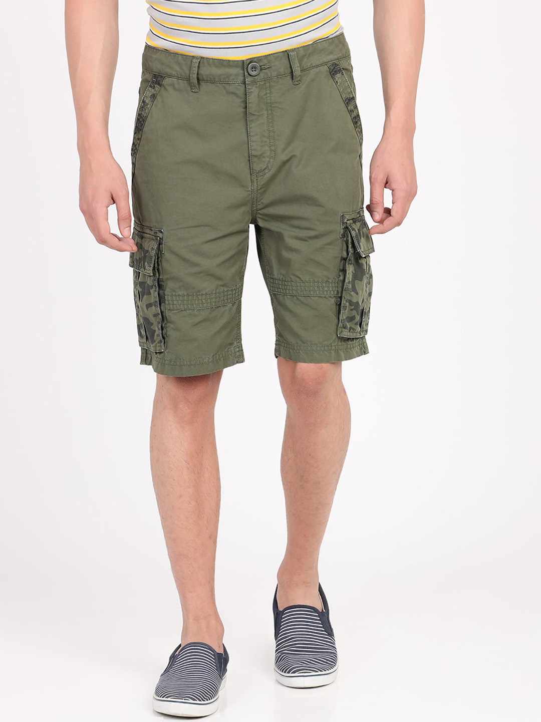 Buy Breakbounce Men Olive Green Self Design Slim Fit Cargo Shorts ...