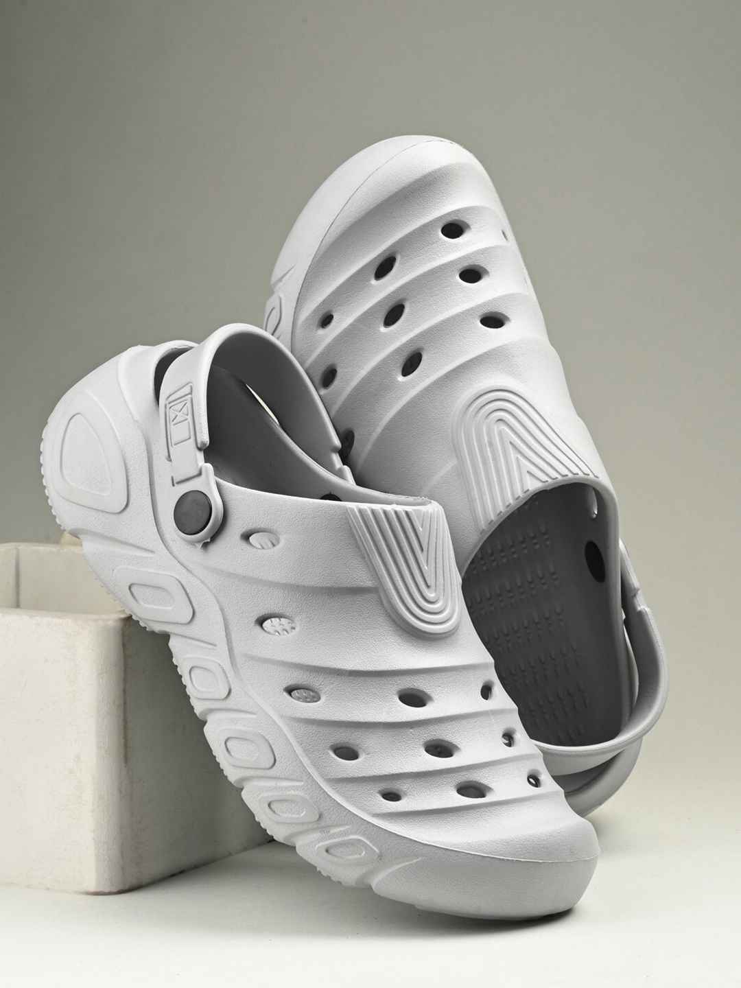 Buy HRX By Hrithik Roshan Men Self Design Clogs - Flip Flops for Men ...