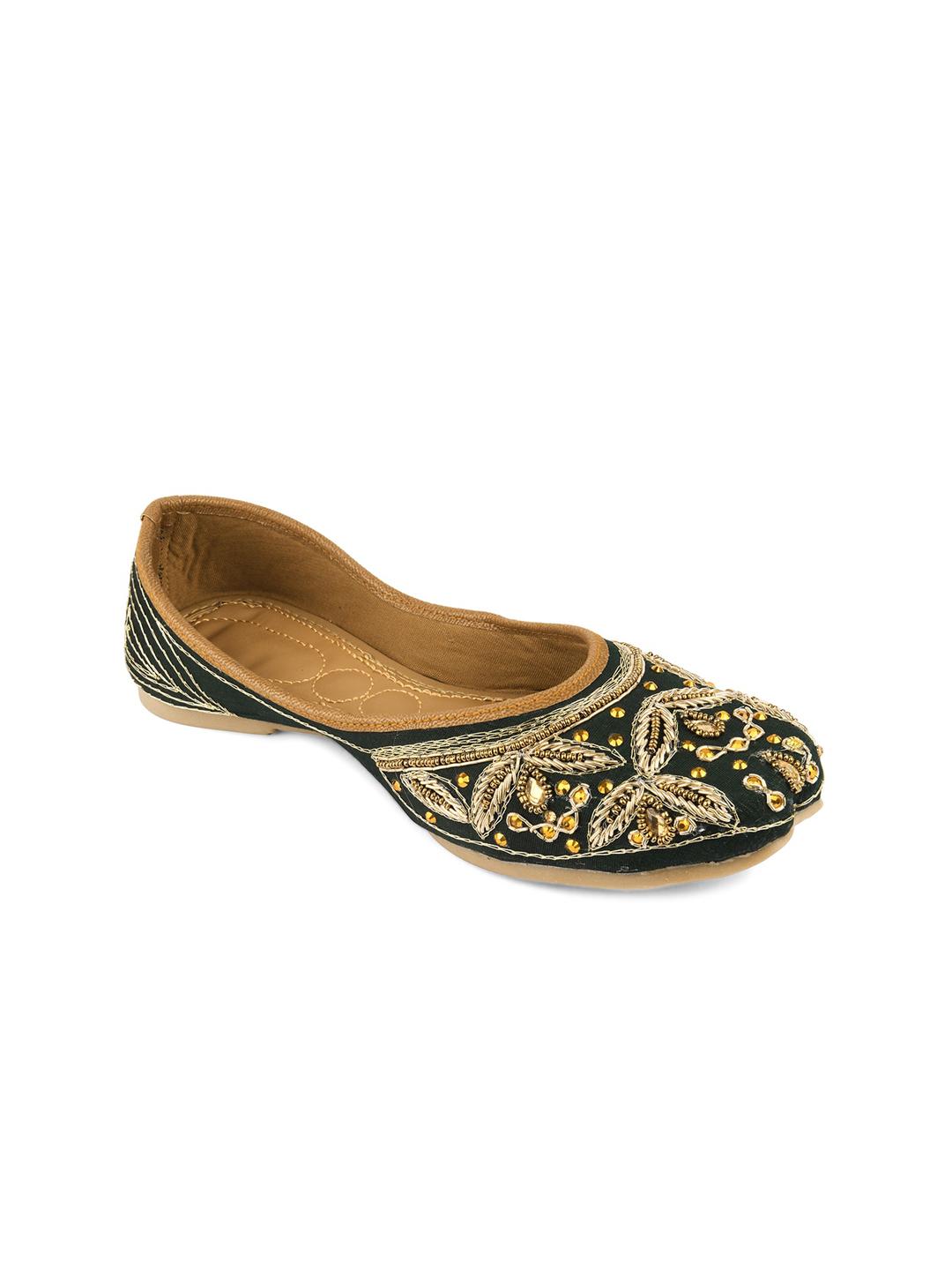 Buy DESI COLOUR Women Black & Beige Embellished Mojari Flats - Flats ...