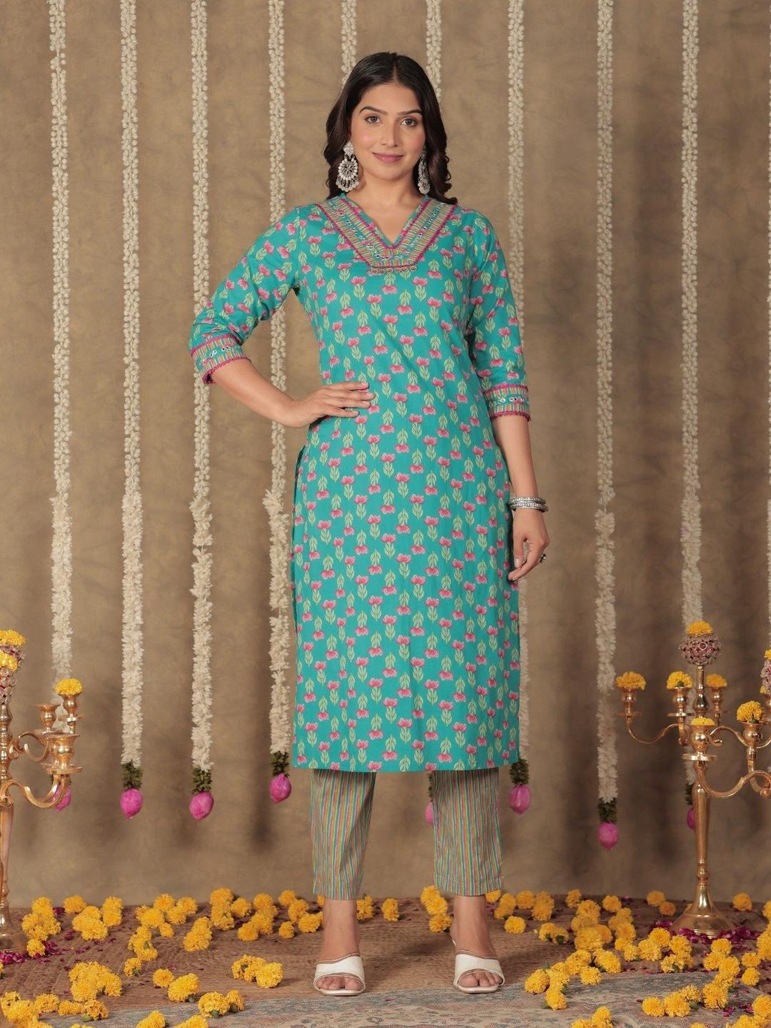 Buy Aramya Floral Printed V Neck Mirror Work Cotton Straight Kurta With ...