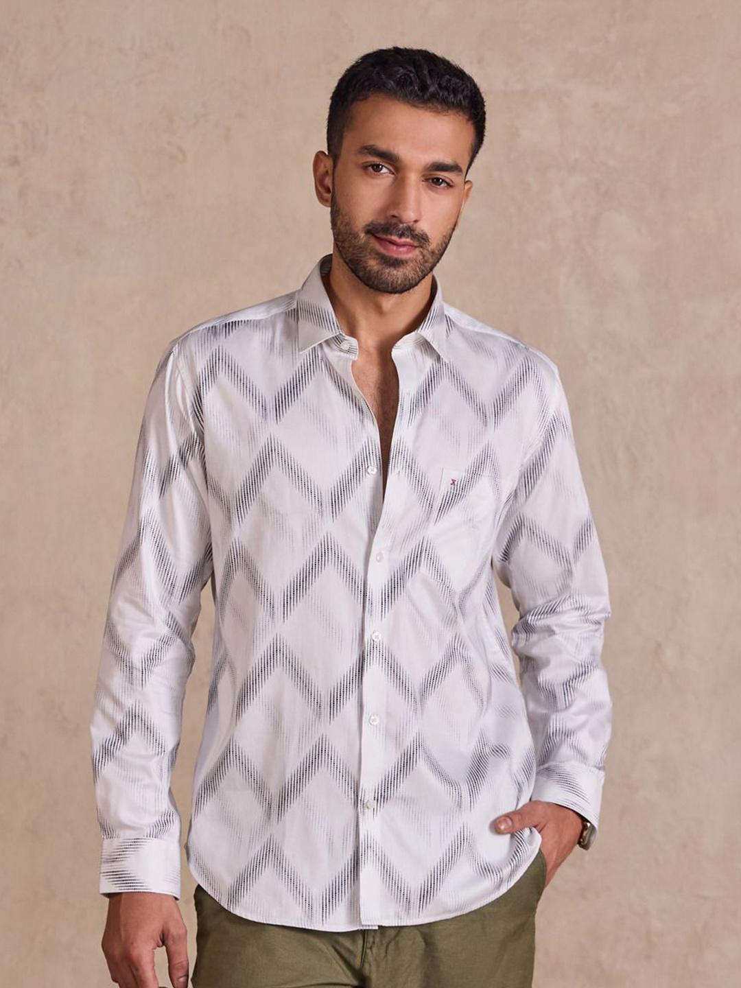 Buy Sero Men Smart Spread Collar Chevron Striped Cotton Casual Shirt ...