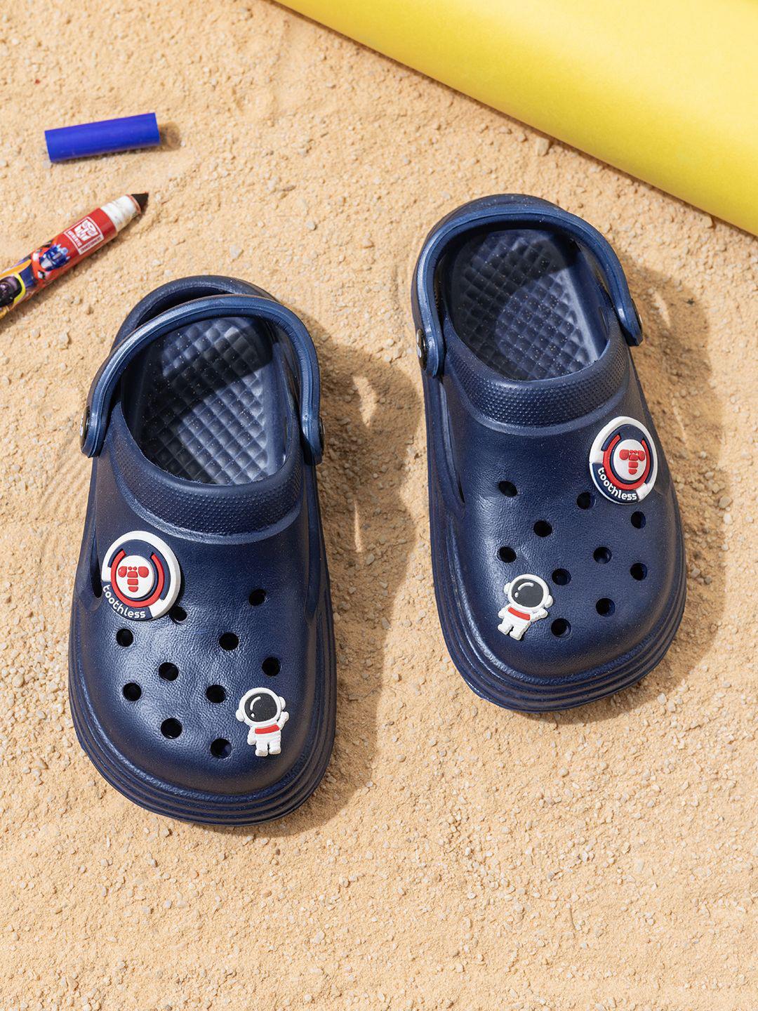 Buy Toothless Boys Rubber Clogs - Flip Flops for Boys 31430937 | Myntra