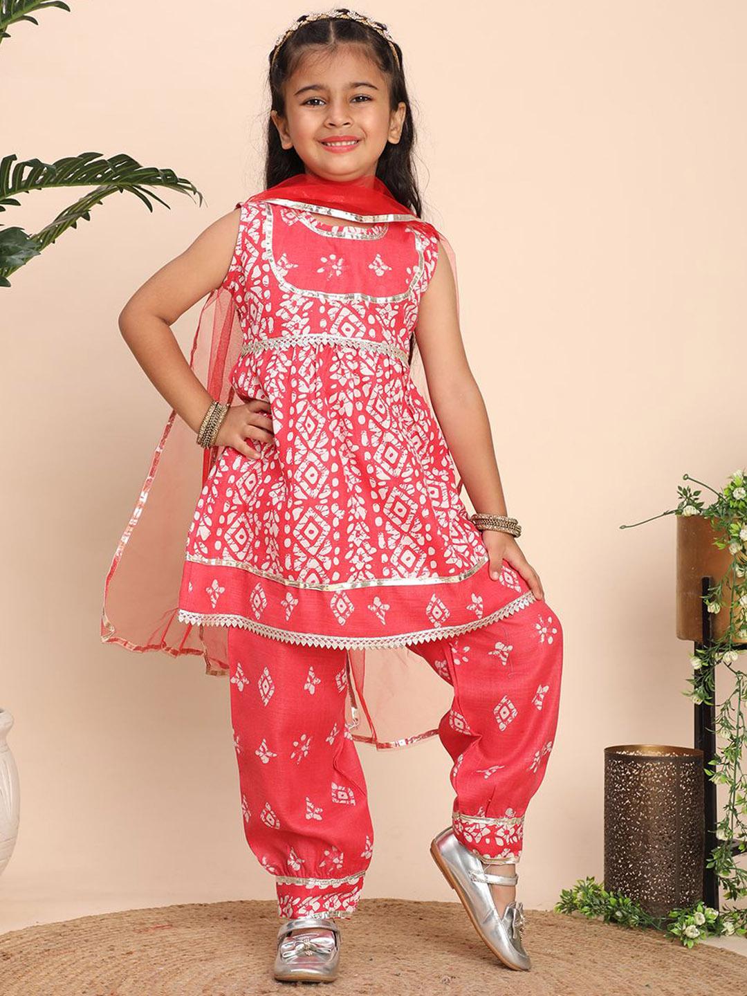 Buy Cutiekins Girls Geometric Printed Gotta Patti Work Kurta With ...
