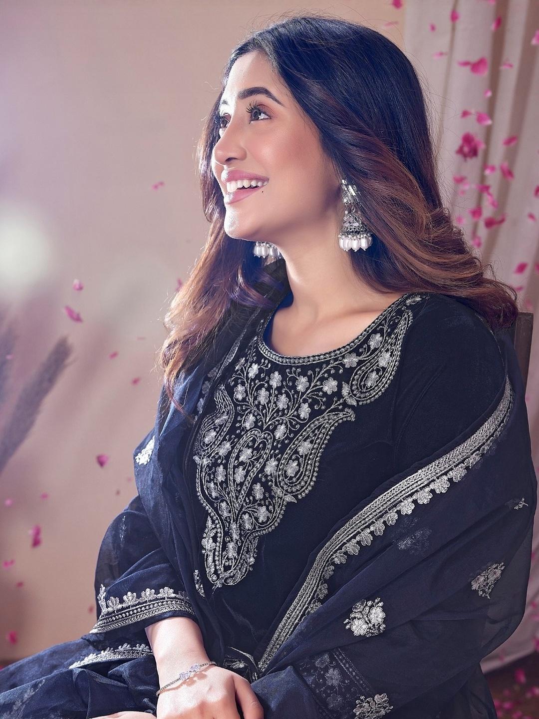 Buy Anouk Rustic Women Velvet Embroidered Kurta Sets With Dupatta ...