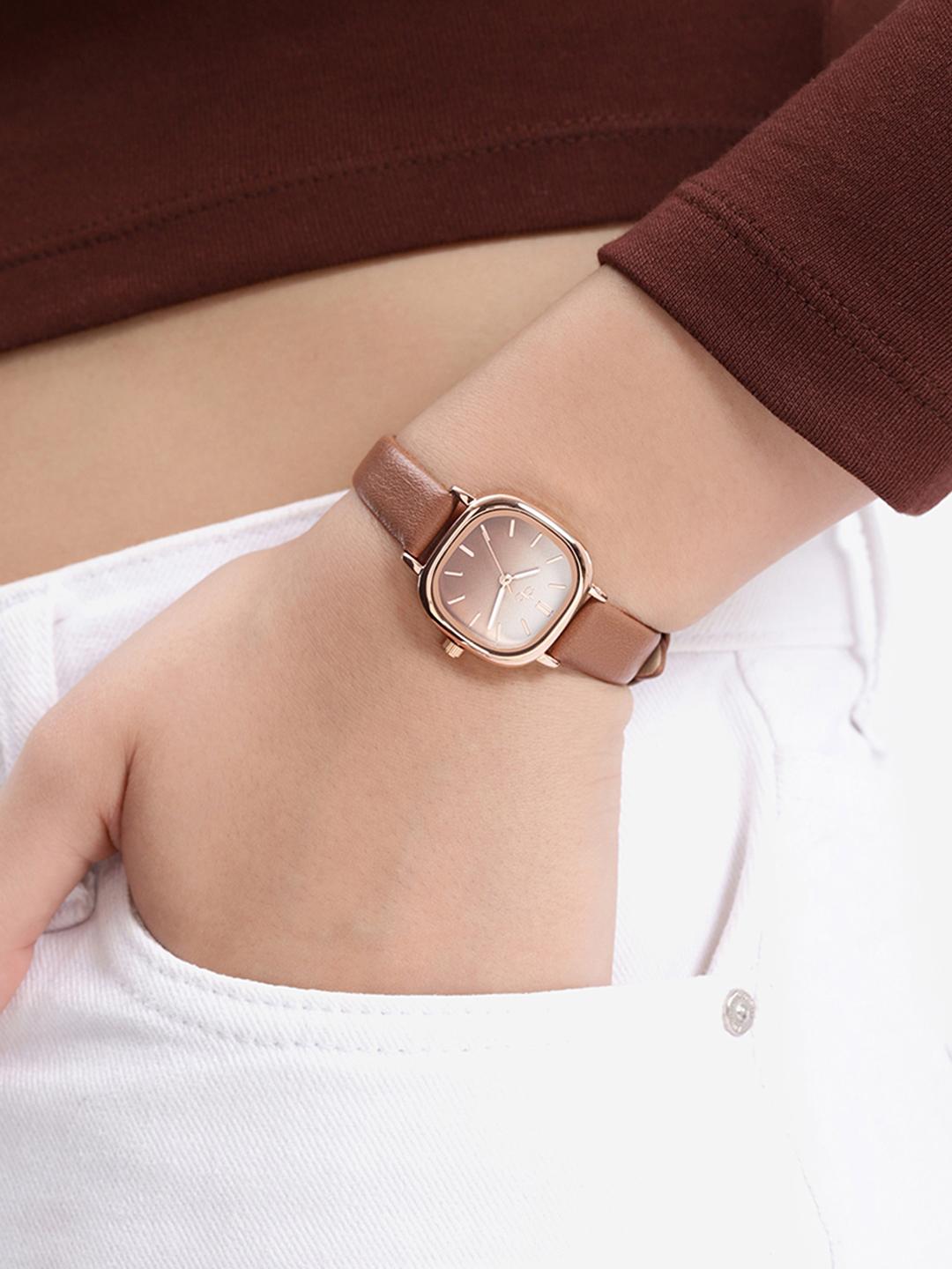 Buy DressBerry Women Dual Toned Ombre Dial & Slim Straps Analogue Watch ...