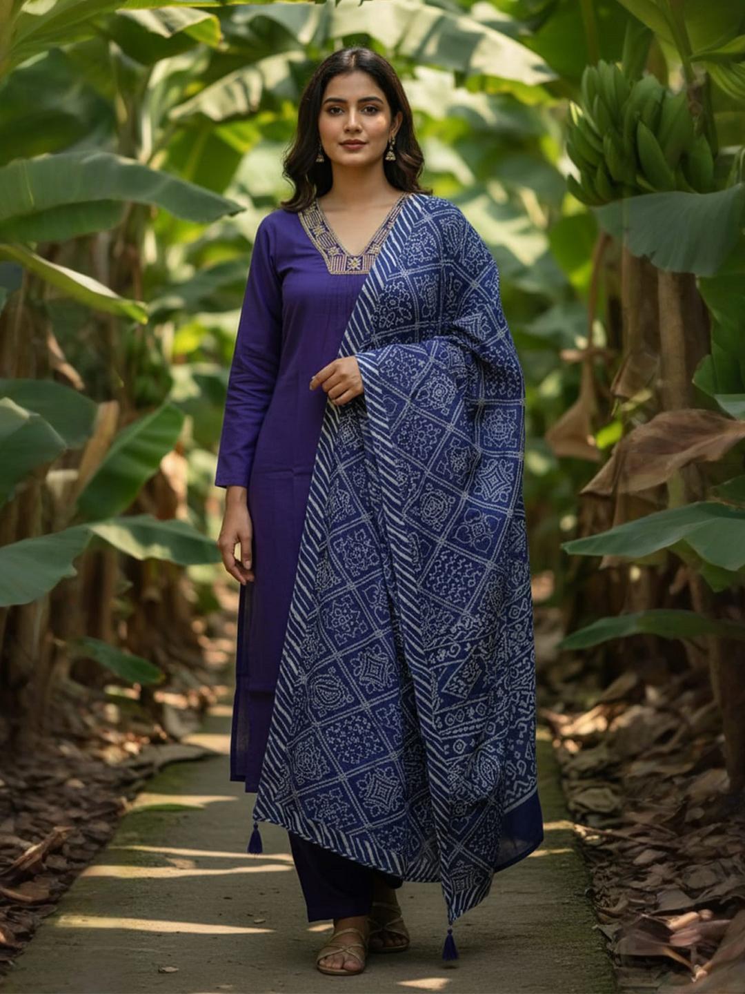 Buy DWIJA FASHION Women Ethnic Motifs Regular Thread Work Kurta With ...