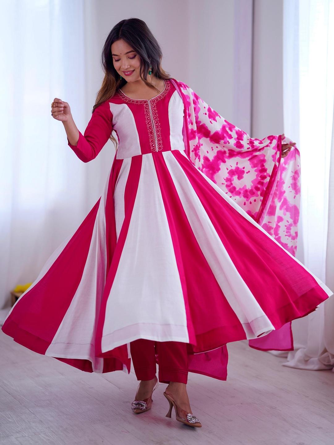 Buy PRABHUJI FASHION Women Embroidered Regular Mirror Work Kurta With ...