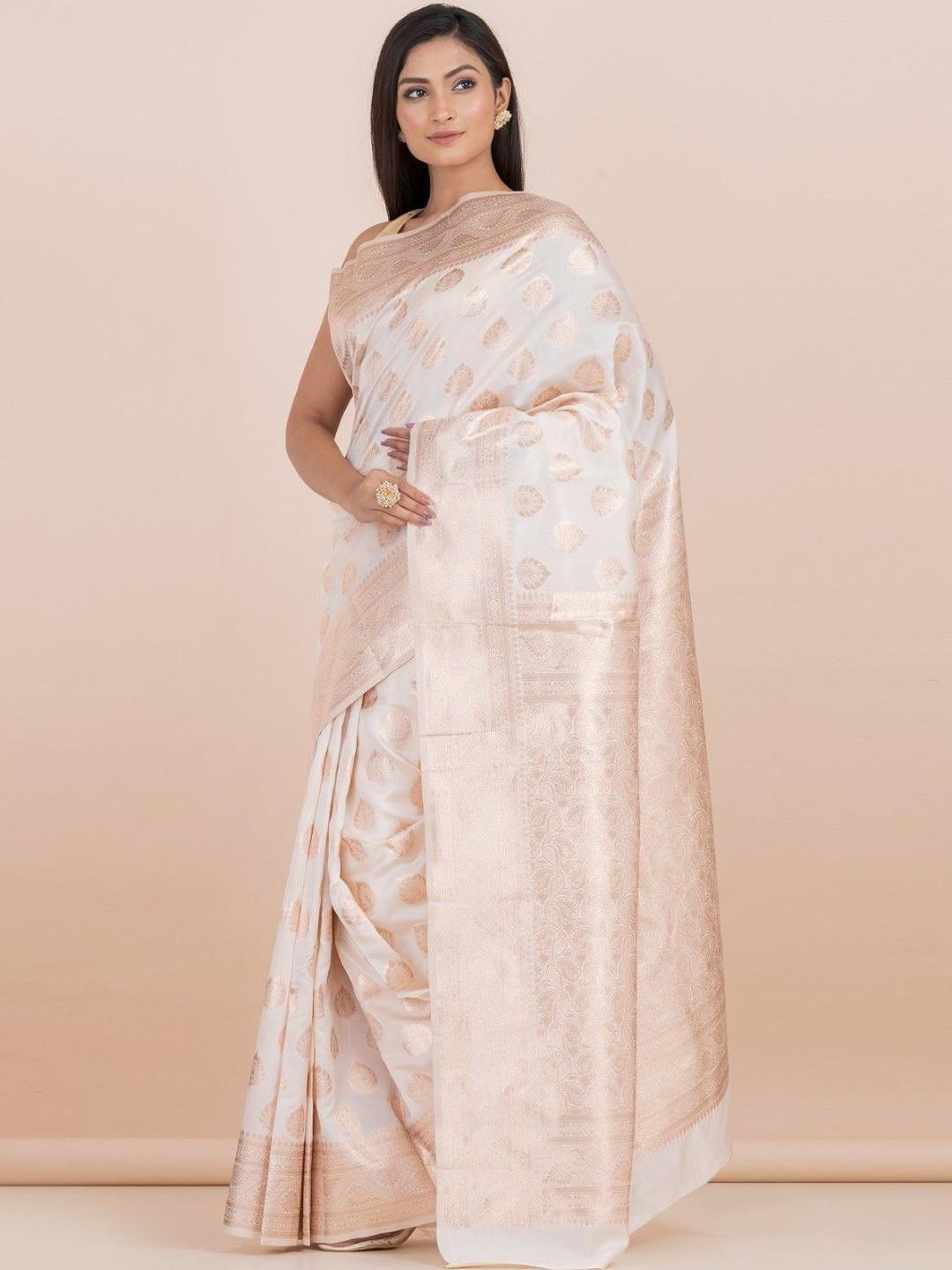 Buy VROMOR KUNJO Ethnic Motifs Zari Silk Blend Handloom Banarasi Saree ...