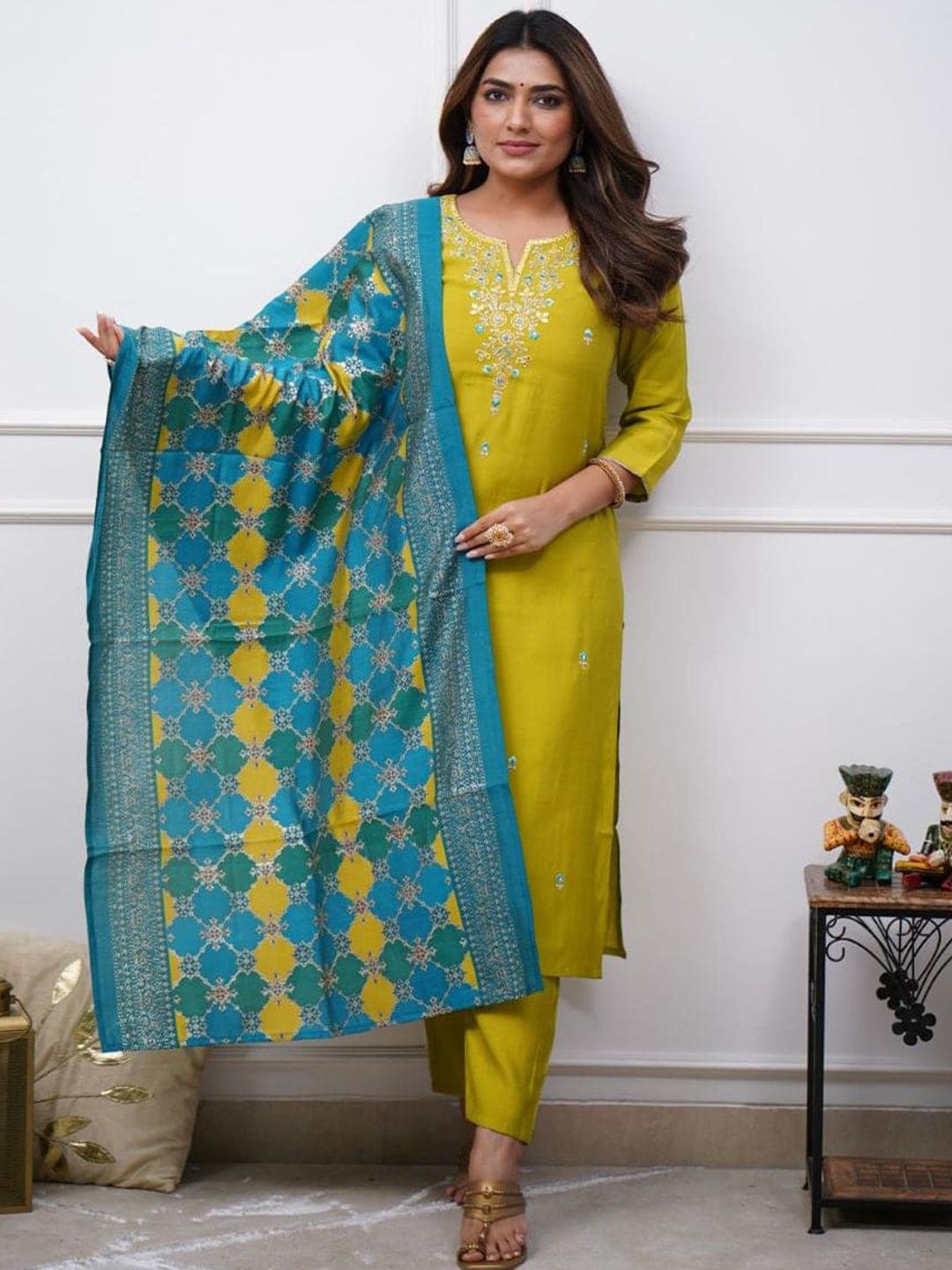 Buy GUNVANTI FAB Floral Embroidered Thread Work Kurta With Trousers And ...