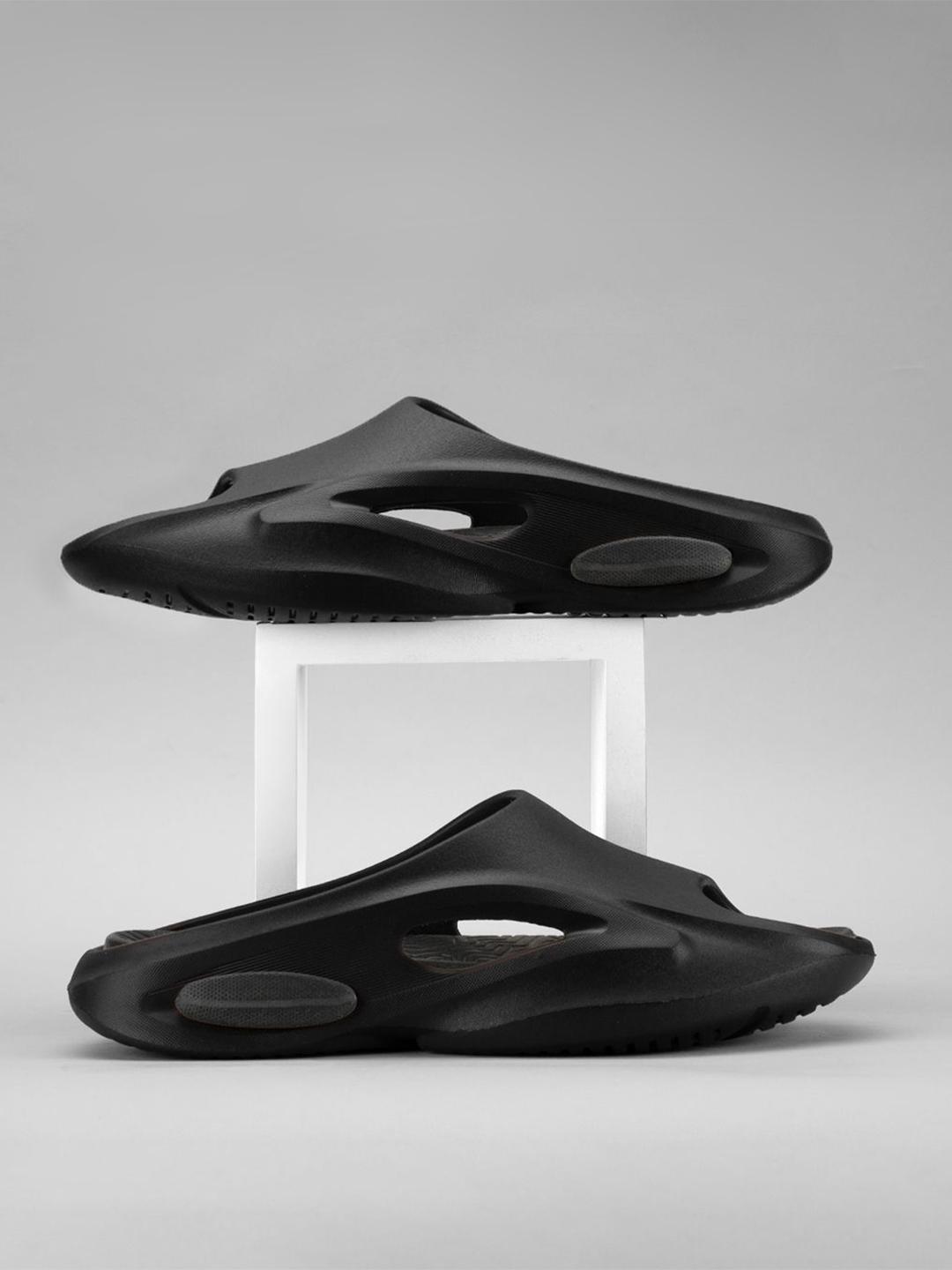 Buy Atom Men Sliders - Flip Flops for Men 35936755 | Myntra
