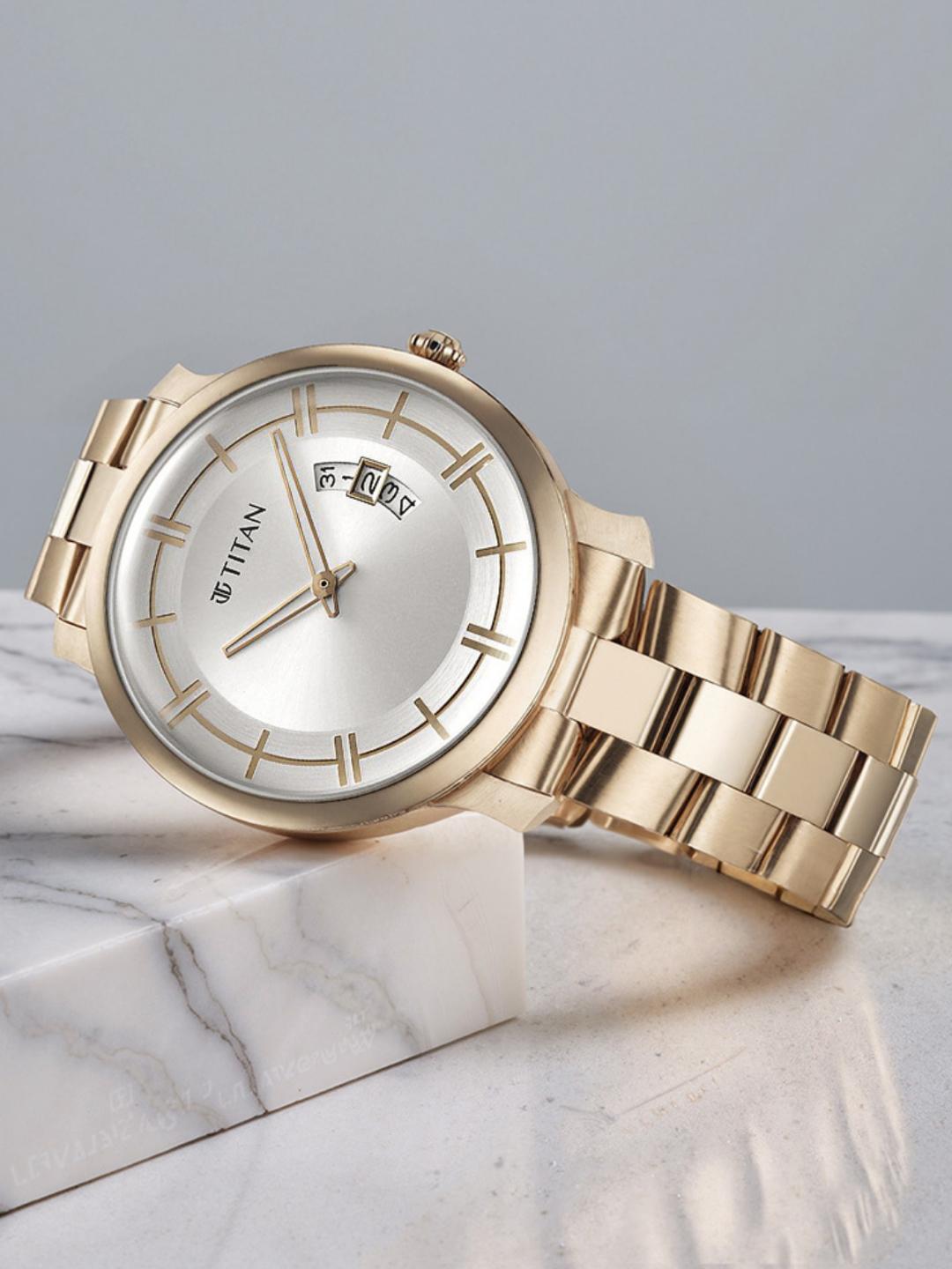 Buy Titan Classic Distincta Quartz Analog With Silver Dial Watch For ...